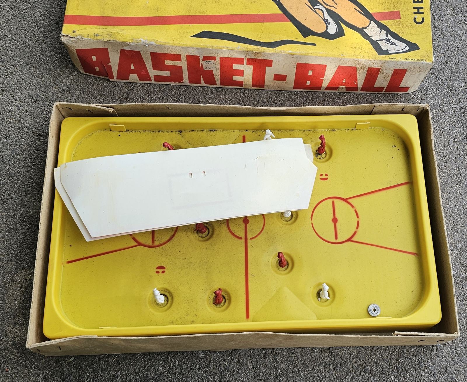 Stara igra BASKET-BALL Stanje razvidno iz slik od oglasa Cena je 20€