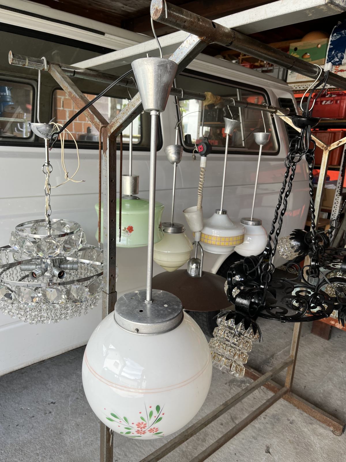 starinski lestenci in luči