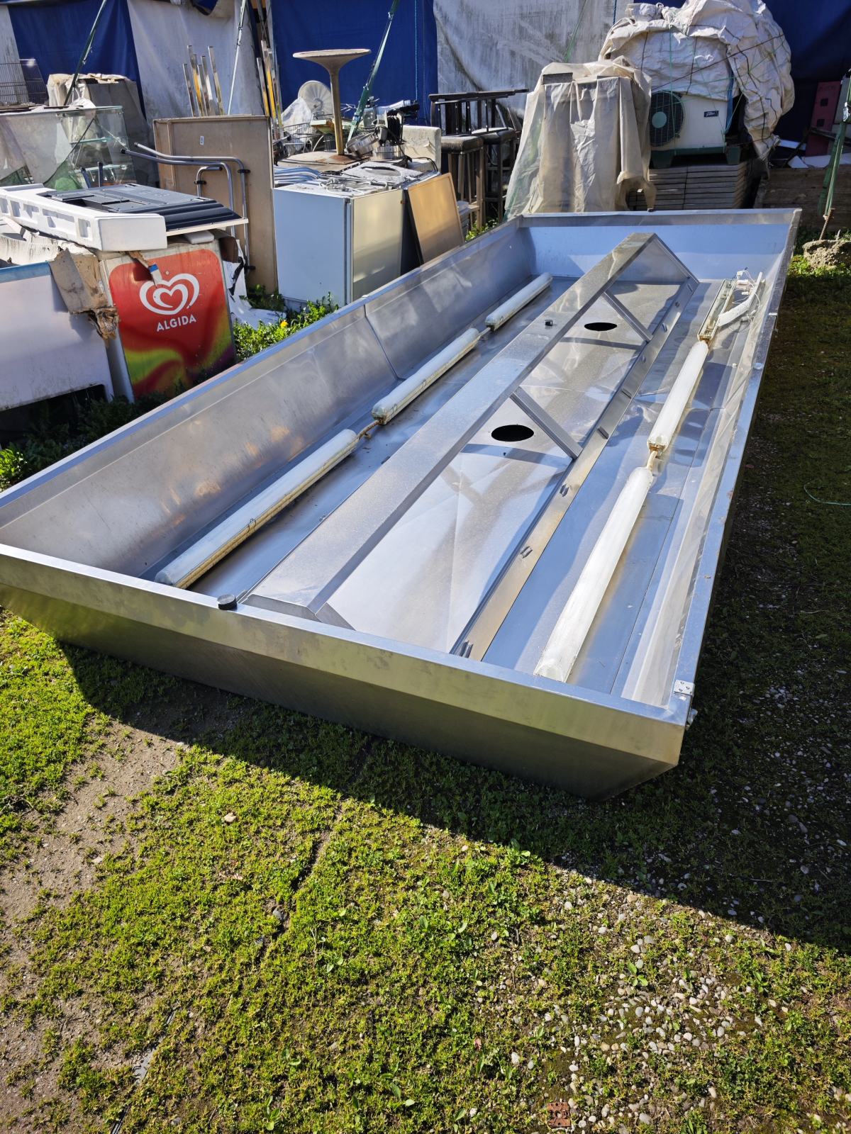 STROPNA GOSTINSKA NAPA Z LOVILCI MAŠČOB – INOX -520 cm