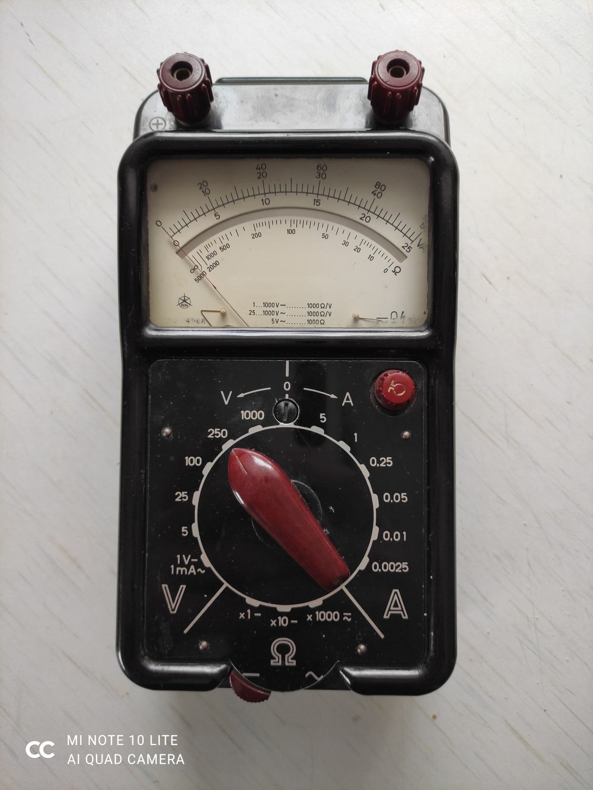 DELUJOČ Univerzalni analogni instrument ISKRA US3a