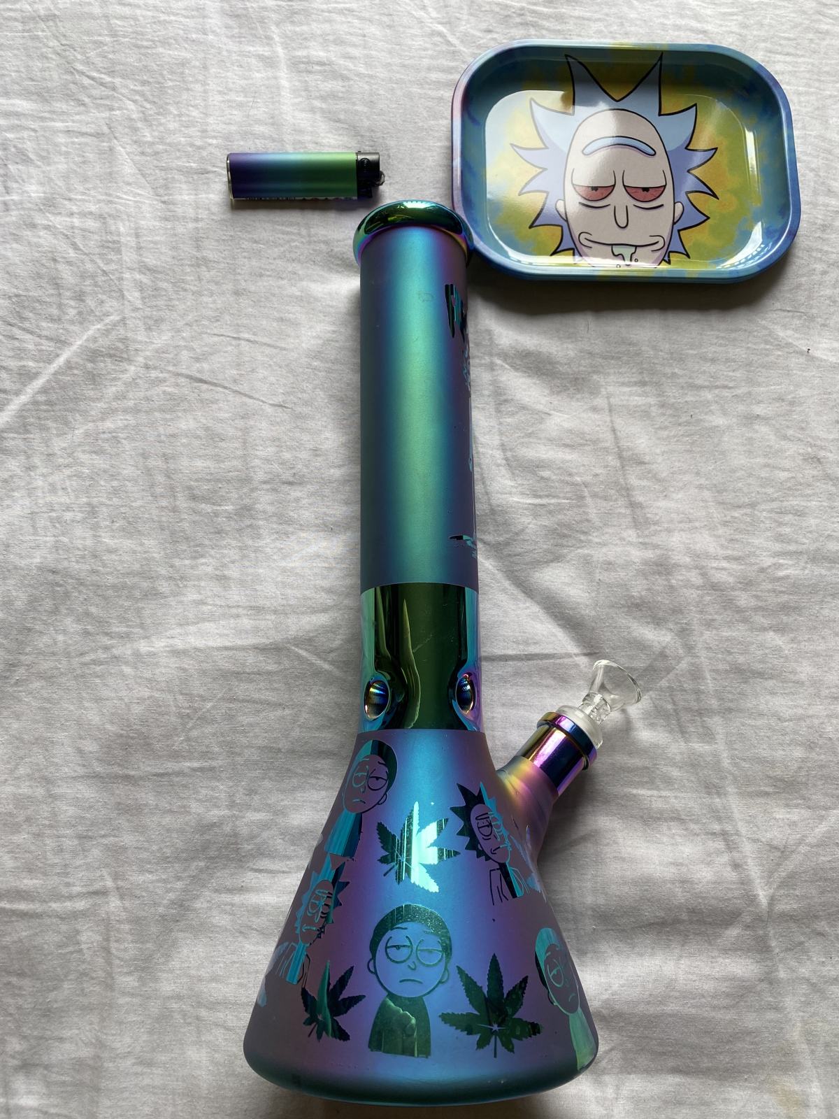Bong in pripomočki. Rick and Morthy