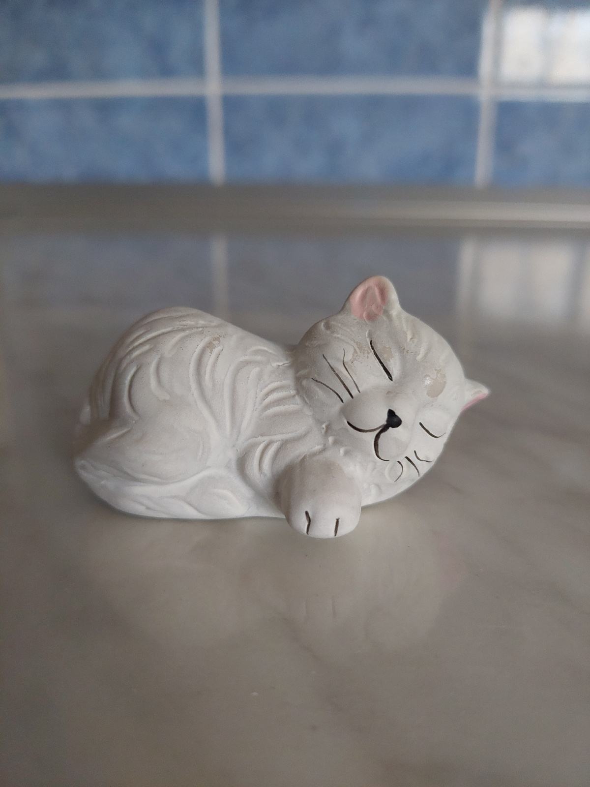Dekorativna keramična mačkica 6x3,5cm