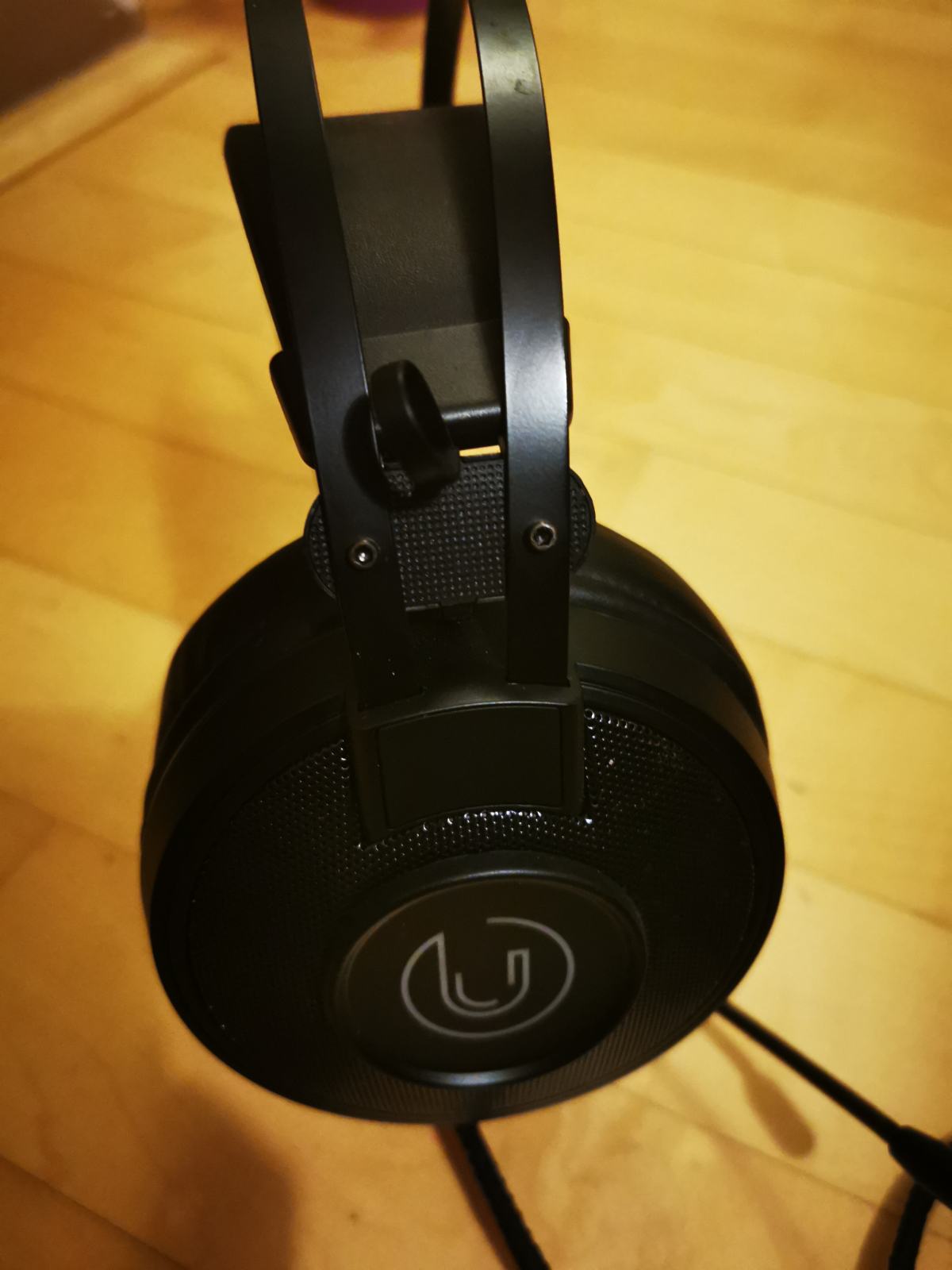 UVI GEAR SLUŠALKE IN TIPKOVNICA