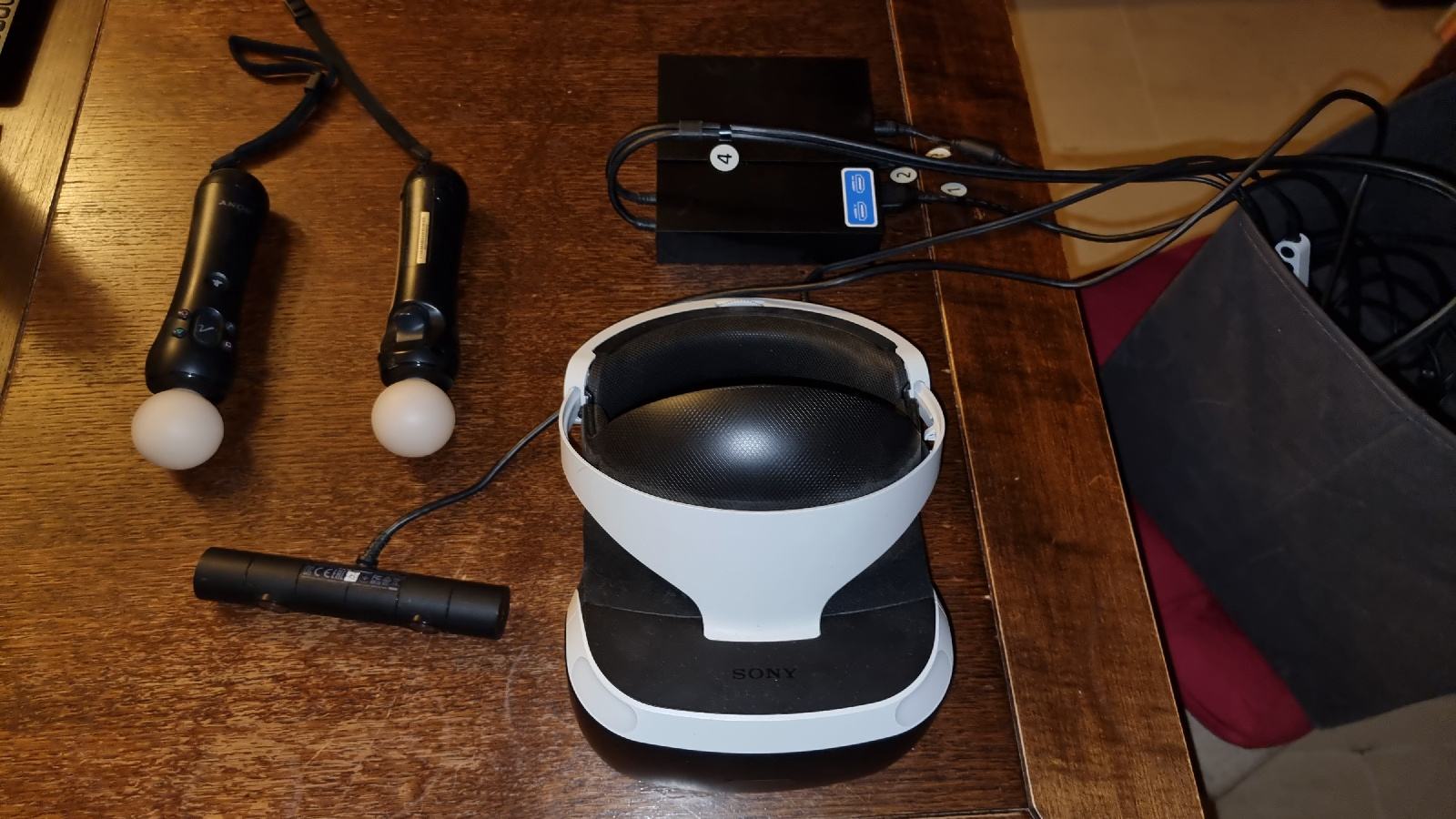 PLAYSTATION VR OČALA, KAMERA, KONTROLERJI -180eur(kot novo)!