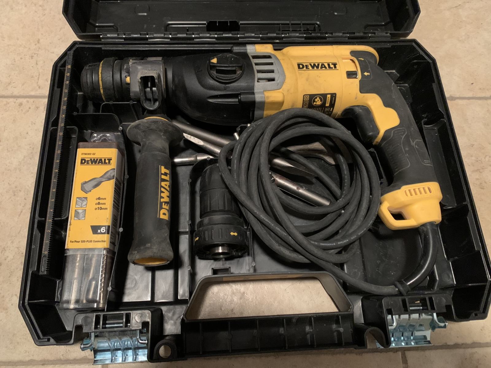 DEWALT vrtalno udarno kladivo D25144KP