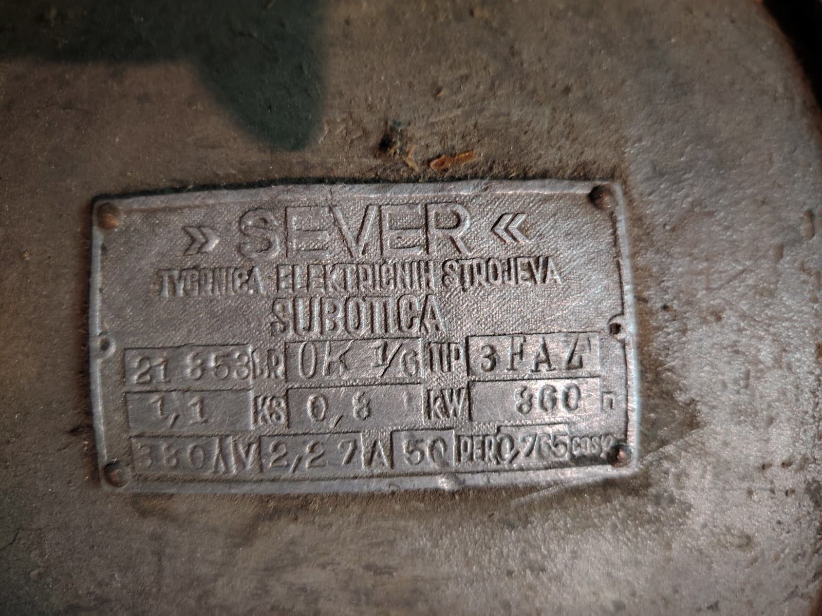 elektro motor 3 fazni o,8 kw 860 obr/min