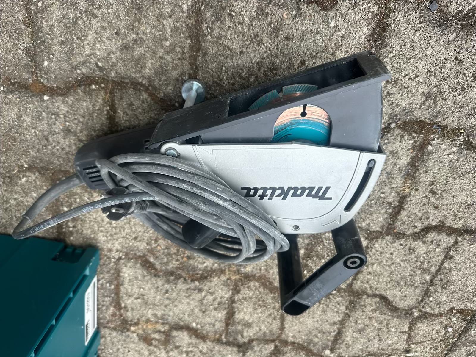 Rezalnik za zidne utore