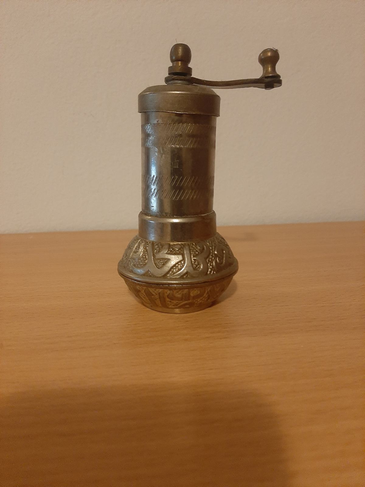 Mini mlinček za poper