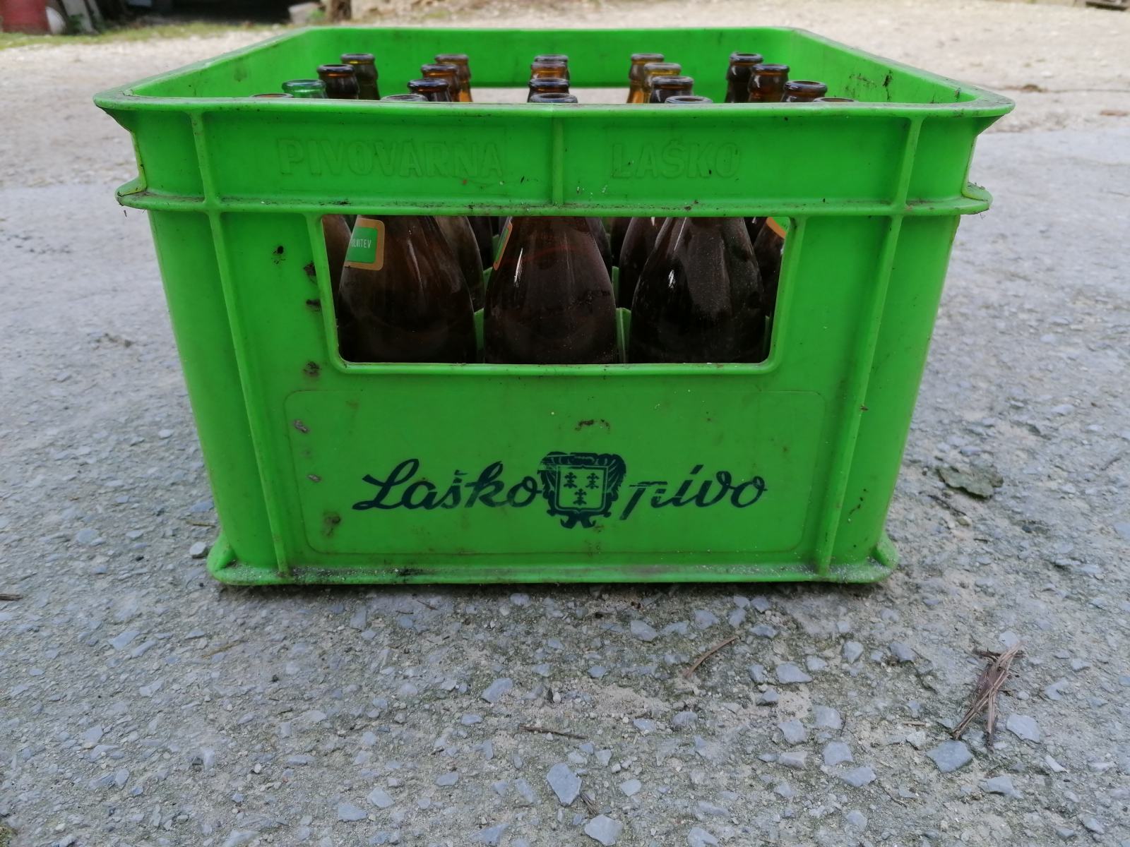 Stari zaboj in steklenice Laško pivo Pivovarna Laško
