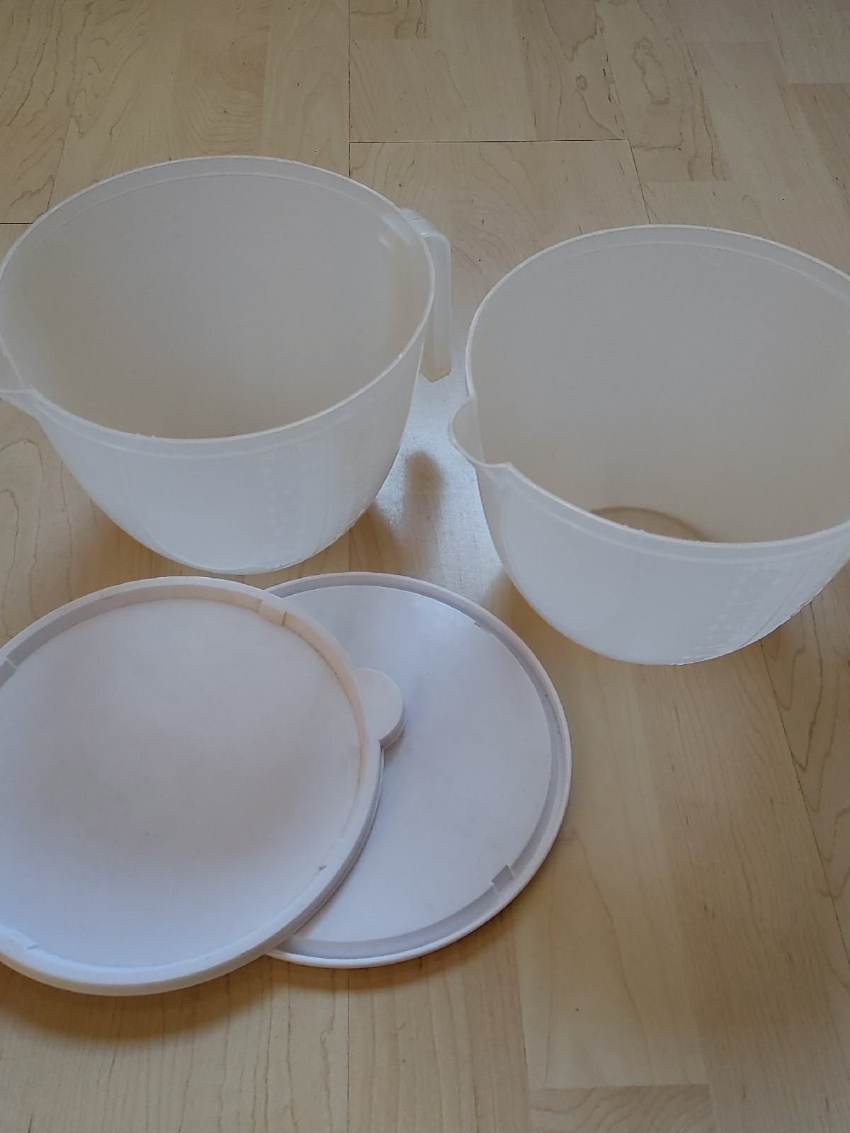 Merilna posoda s pokrovom