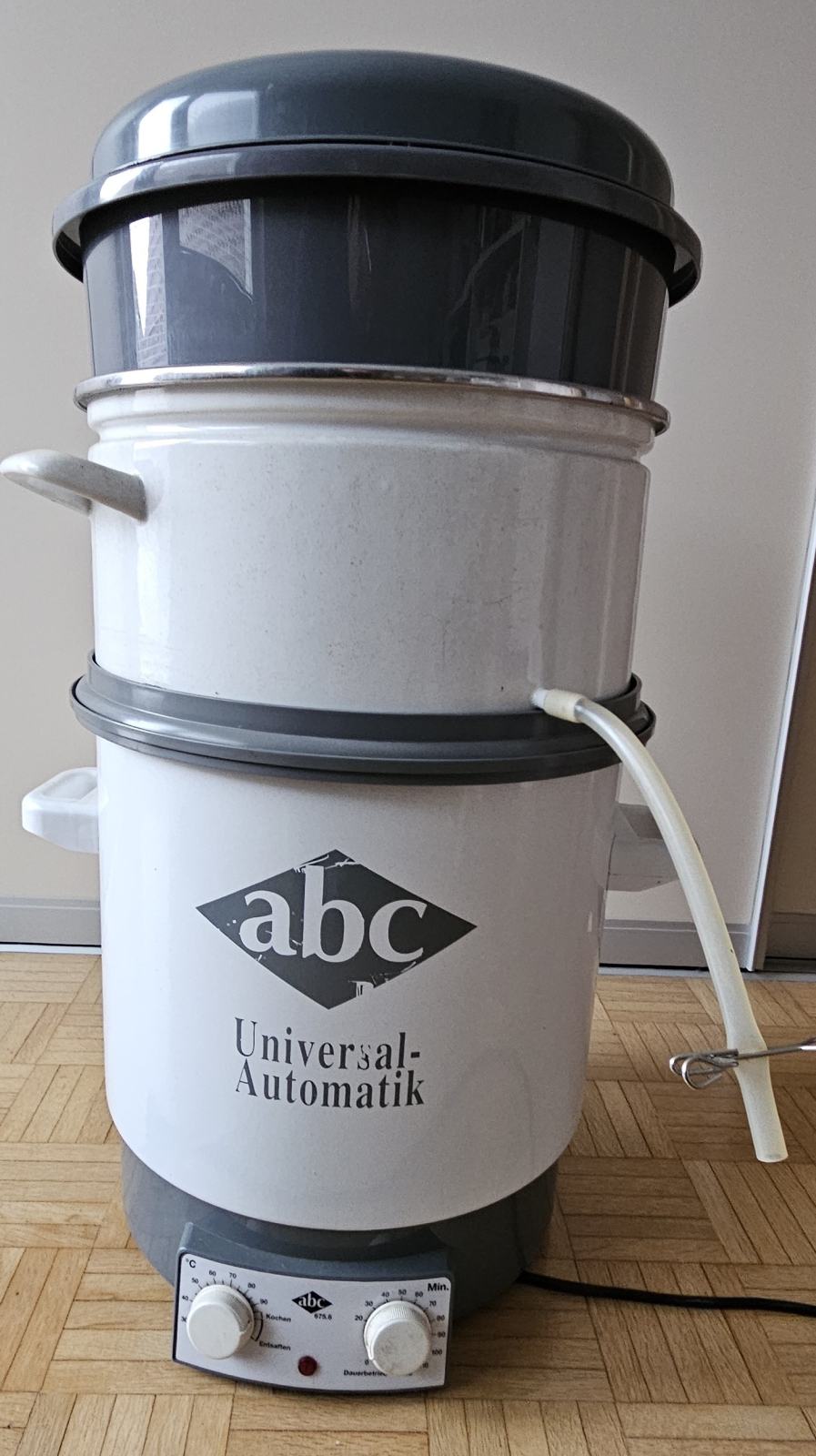 Prodam malo rabljen kuhalnik/sokovnik/pasterizator ABC Universal Autom