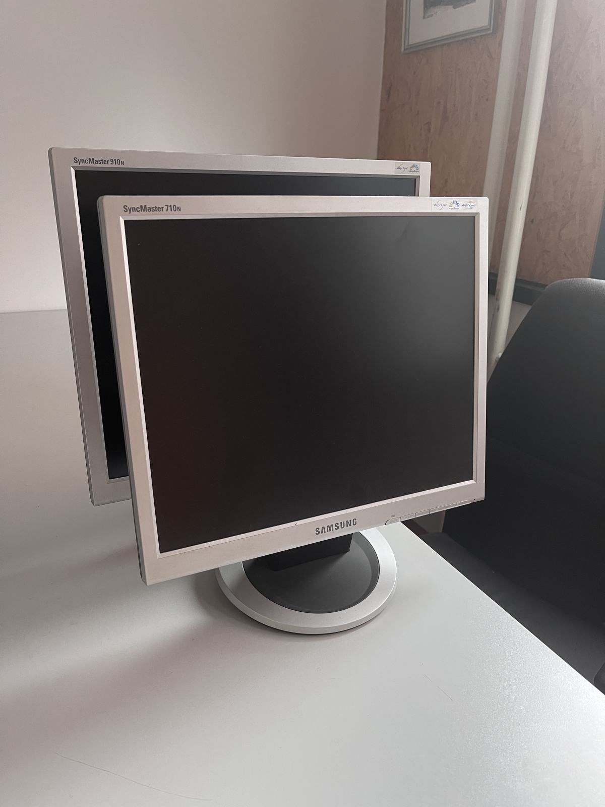 Monitor Samsung SyncMaster 710N - brezhiben