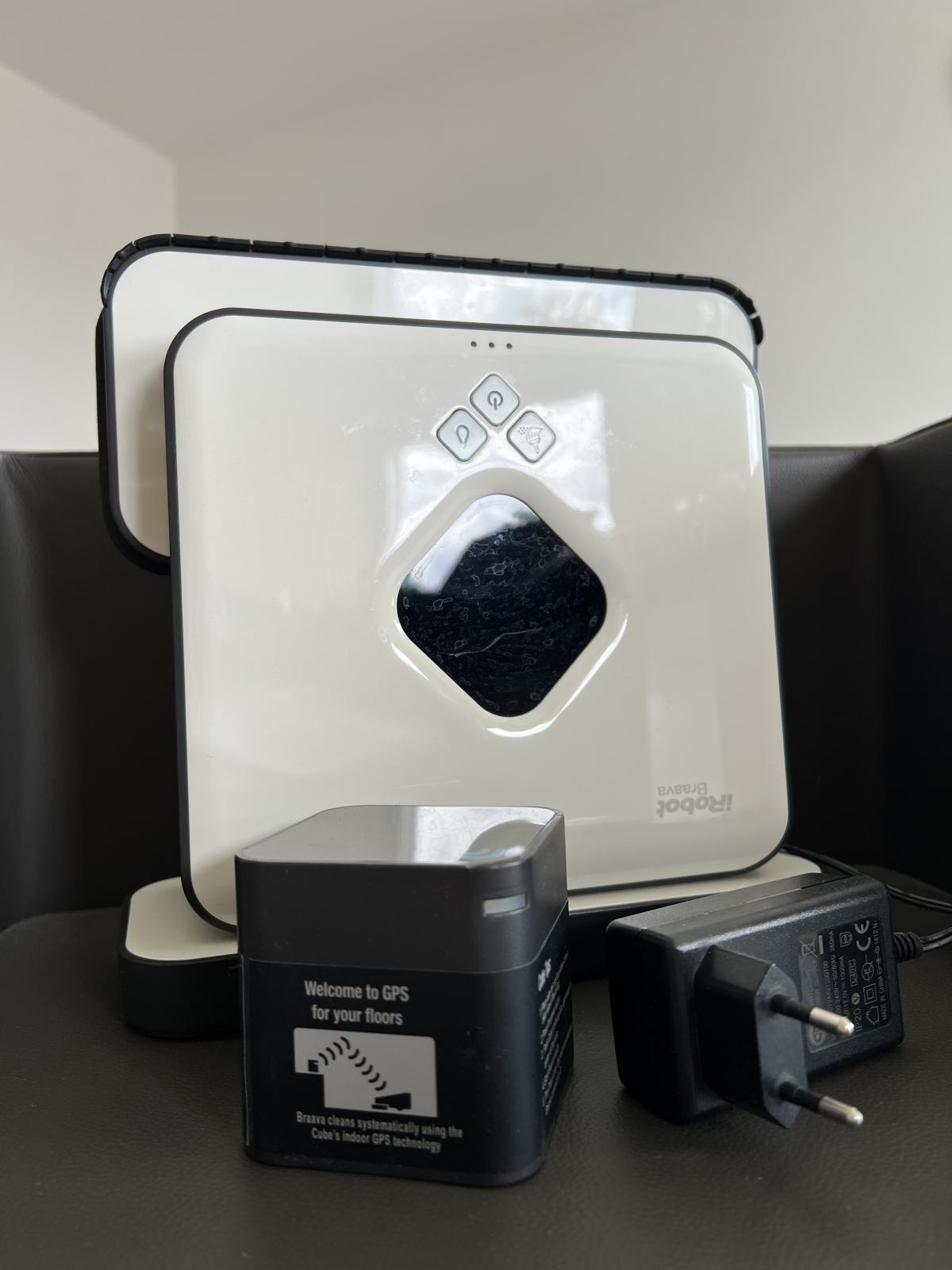 iRobot Braava - robotski čistilec za brisanje tal