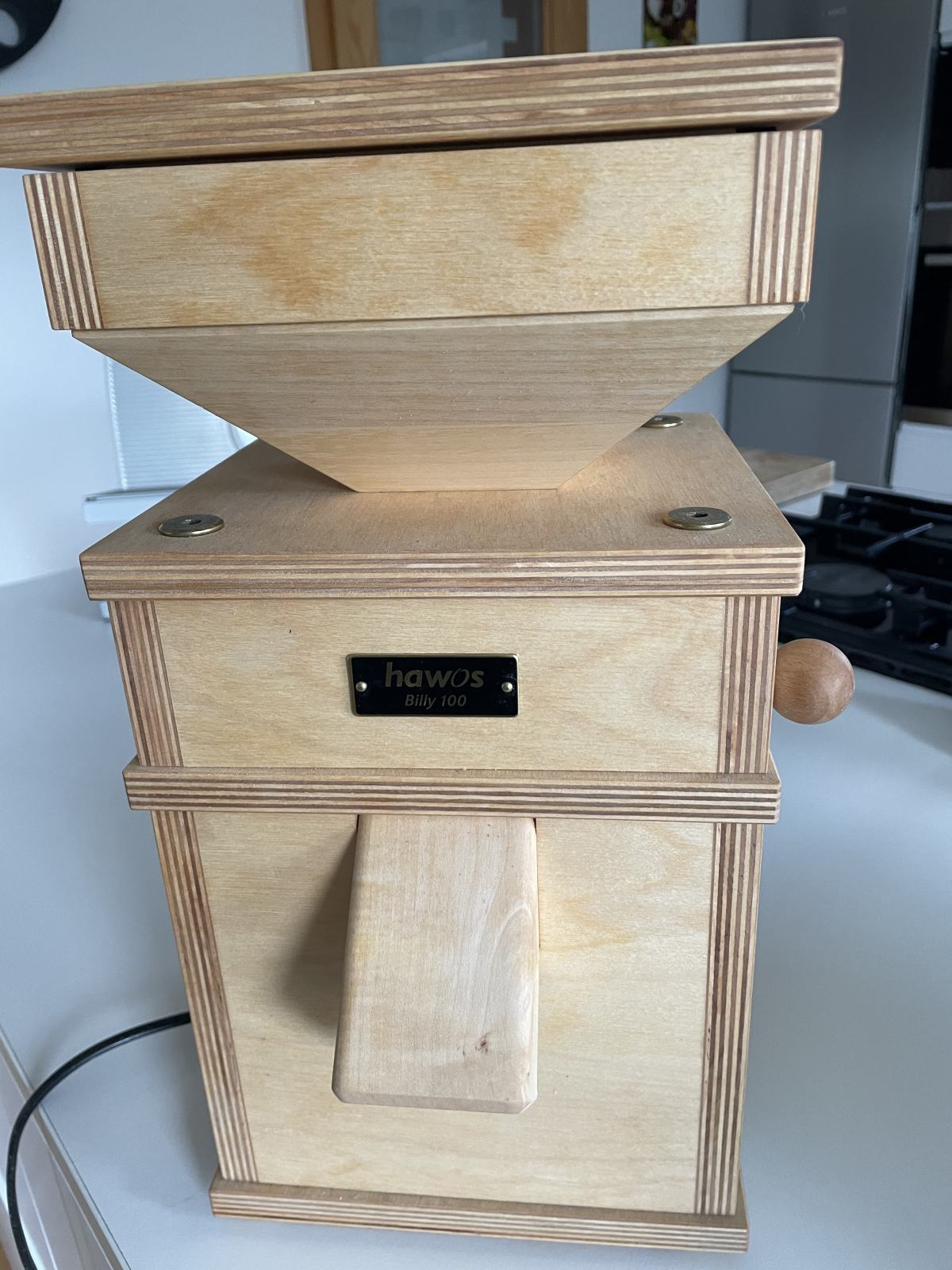 mlin za moko in žitarice na kamen NOVO Električni mlin na kamne Hawos