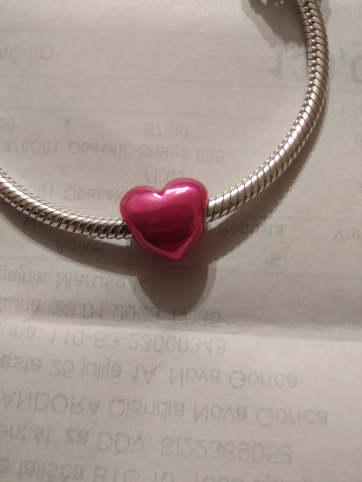 Pandora obesek, roza srcek