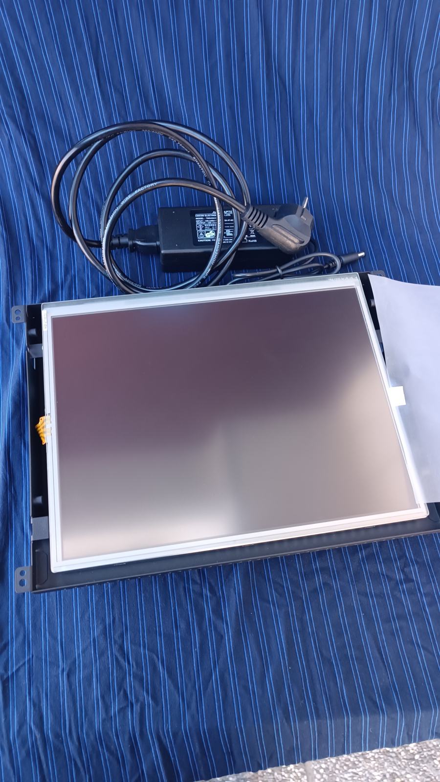 12 inch monitor na dotik - touchscreen diagonala 31cm