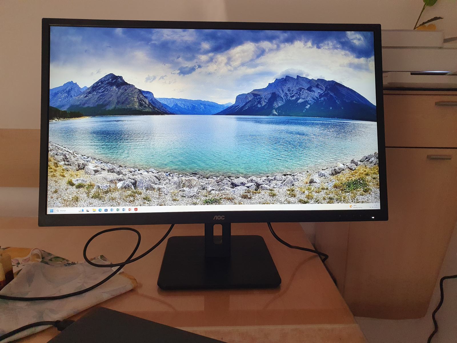 AOC 32 inč monitor 2K resolucija HDMI DP vhod zvočniki KAMNIK