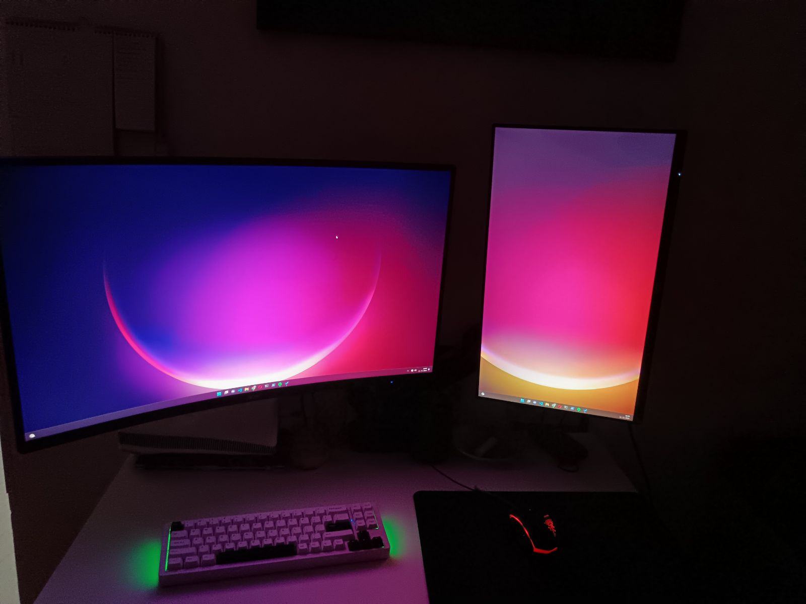 Dual Monitor Setup: 32 144Hz 1ms Curved + 24 IPS 75Hz + VESA Nosilec