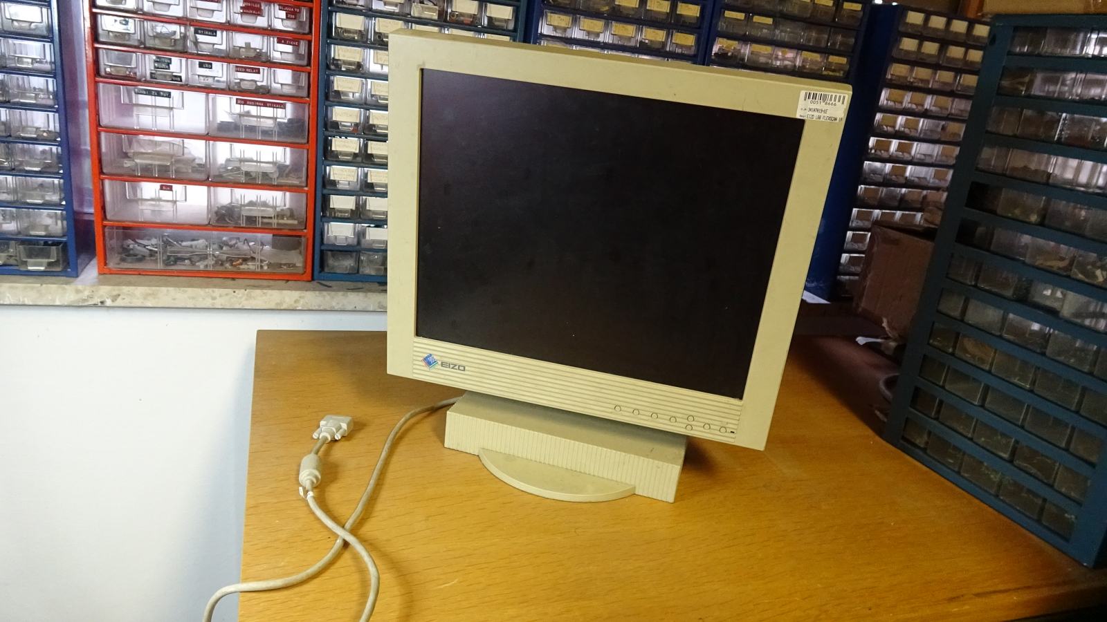 EIZO CRT monitor – vintage profesionalni model
