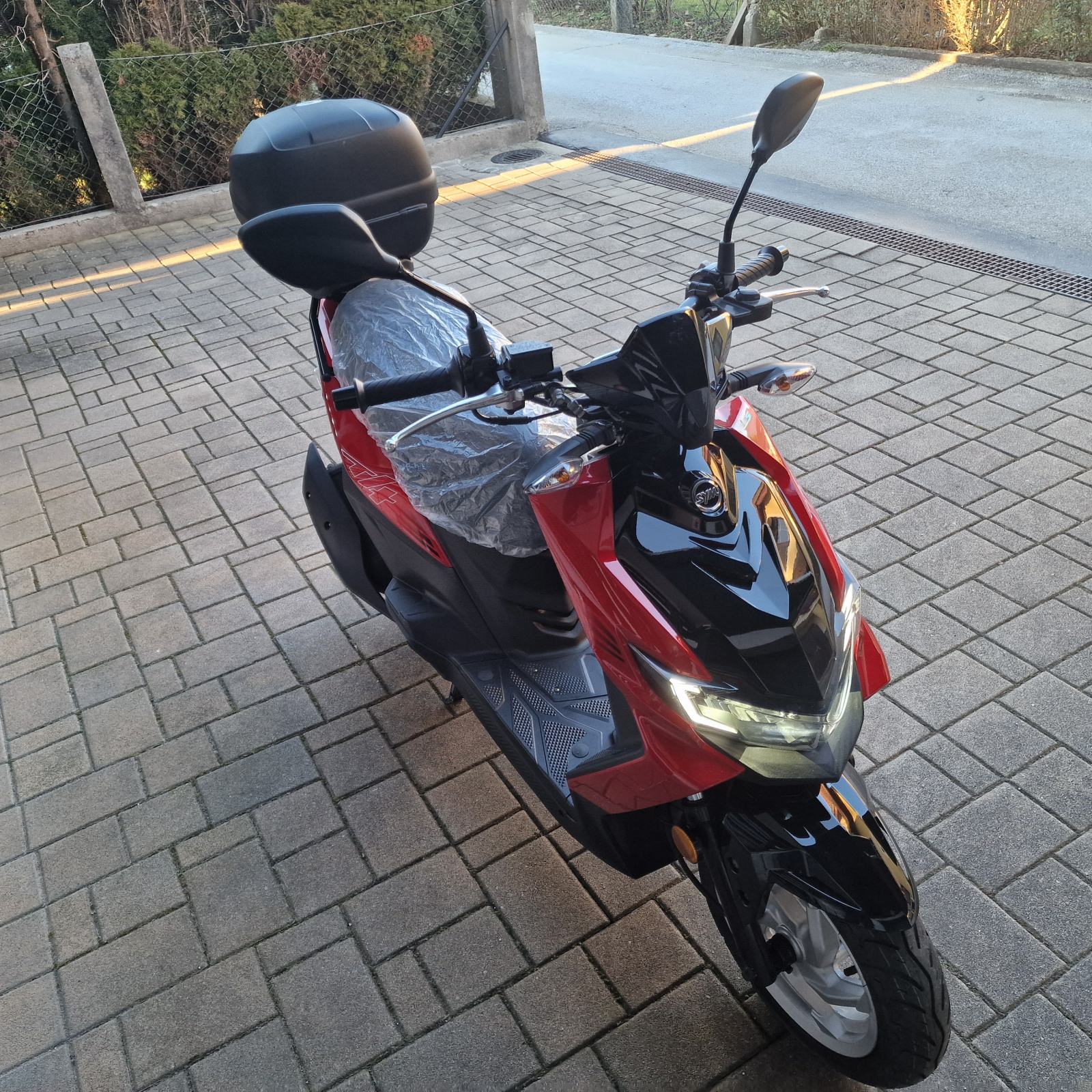 Sym JET 4 RX 125 125 cm3, 2024 l.