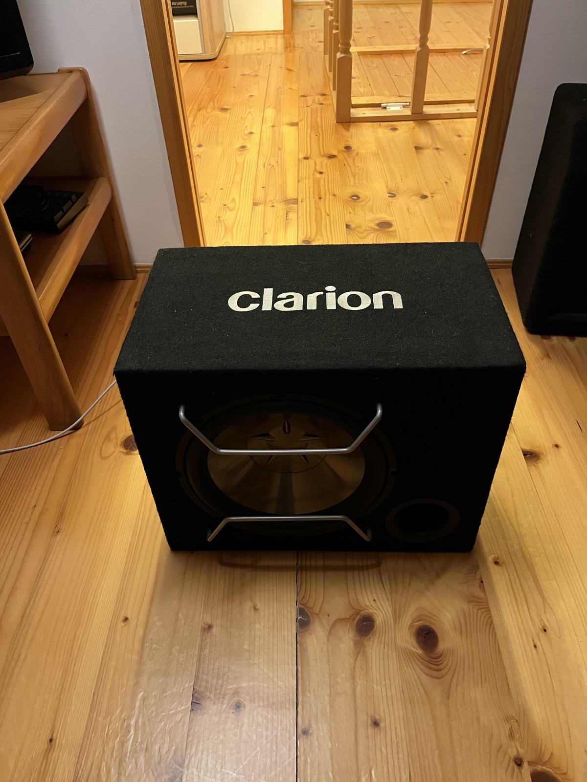 Clarion subwoofer SW3013B in Clarion 2-kanalni ojačevalec XR2220