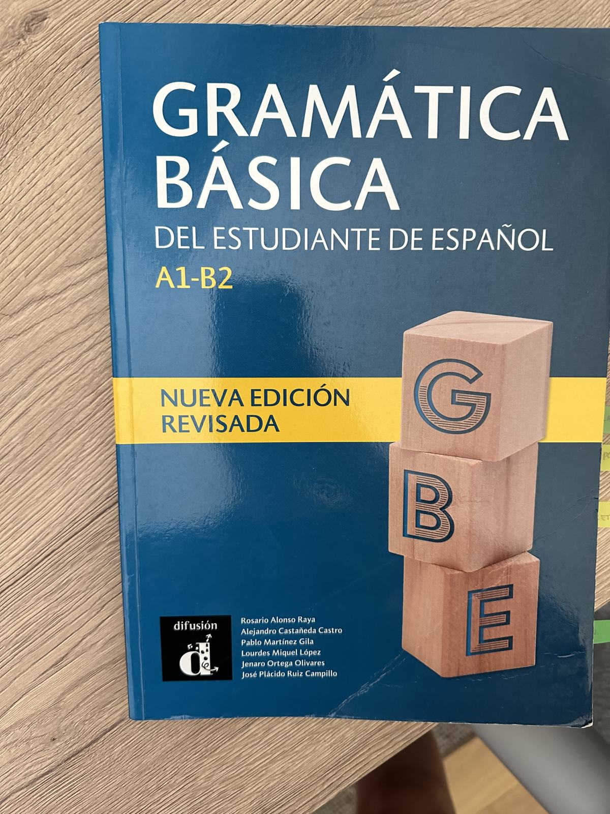 Gramatica basica ucbenik za spanscino matura