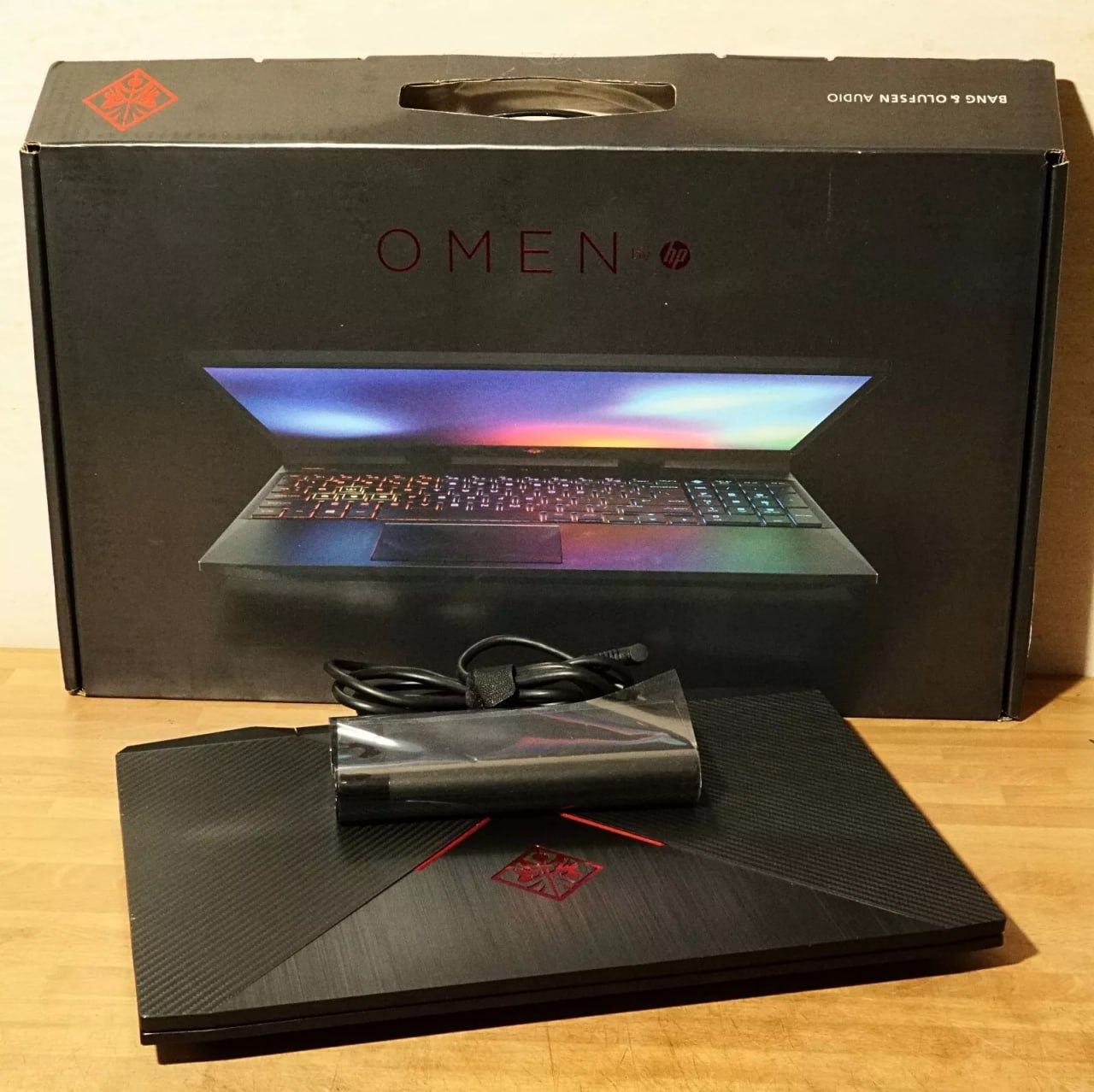 HP OMEN 15-DC0XXX 15,6 Laptop (1TB SSD, i7-8750H. GTX 1070, 32GB RAM)