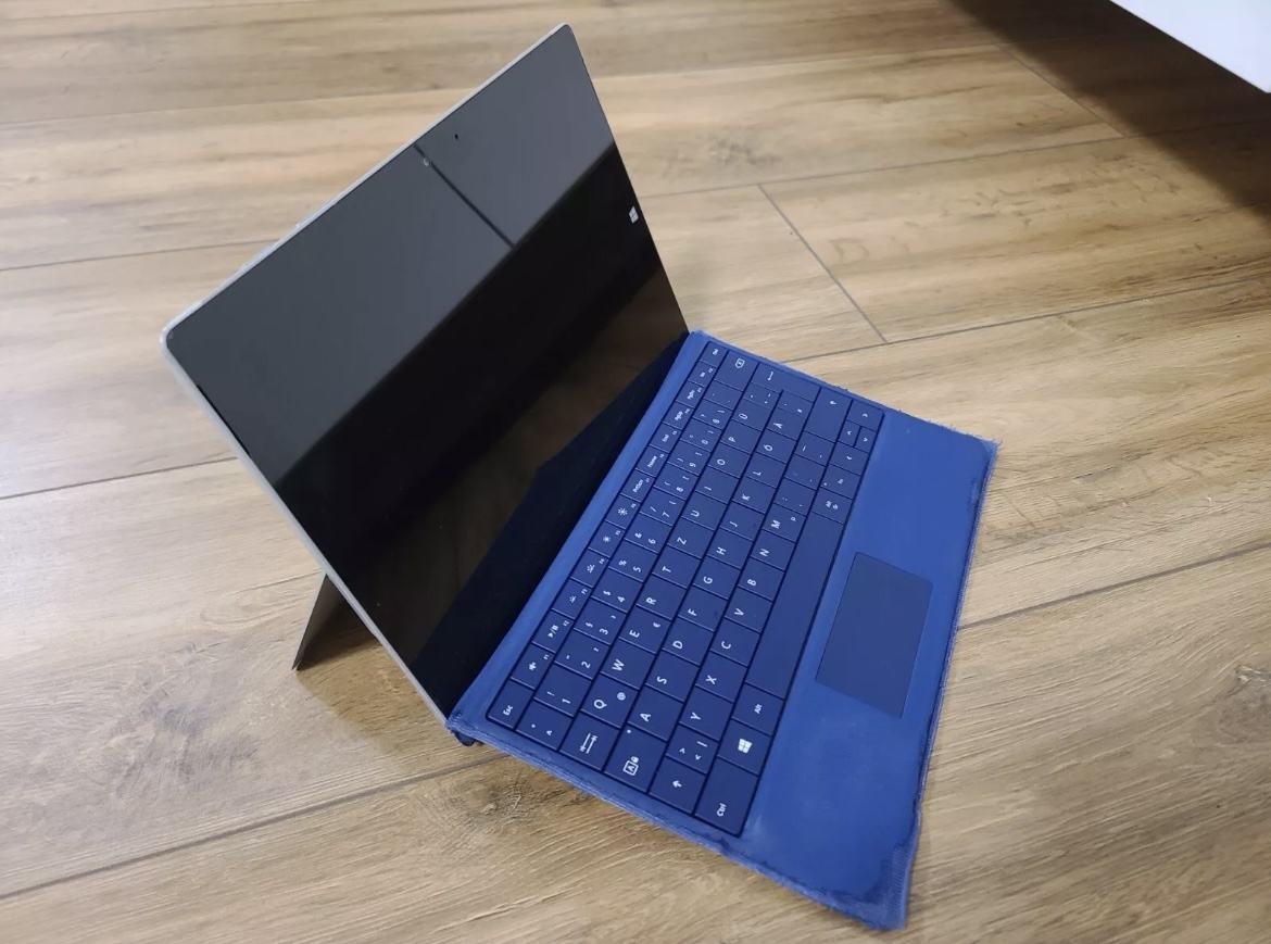 Microsoft Surface 3 LTE + tipkovnica Atom x7-Z8700-CPU 1,6GHz RAM 4GB