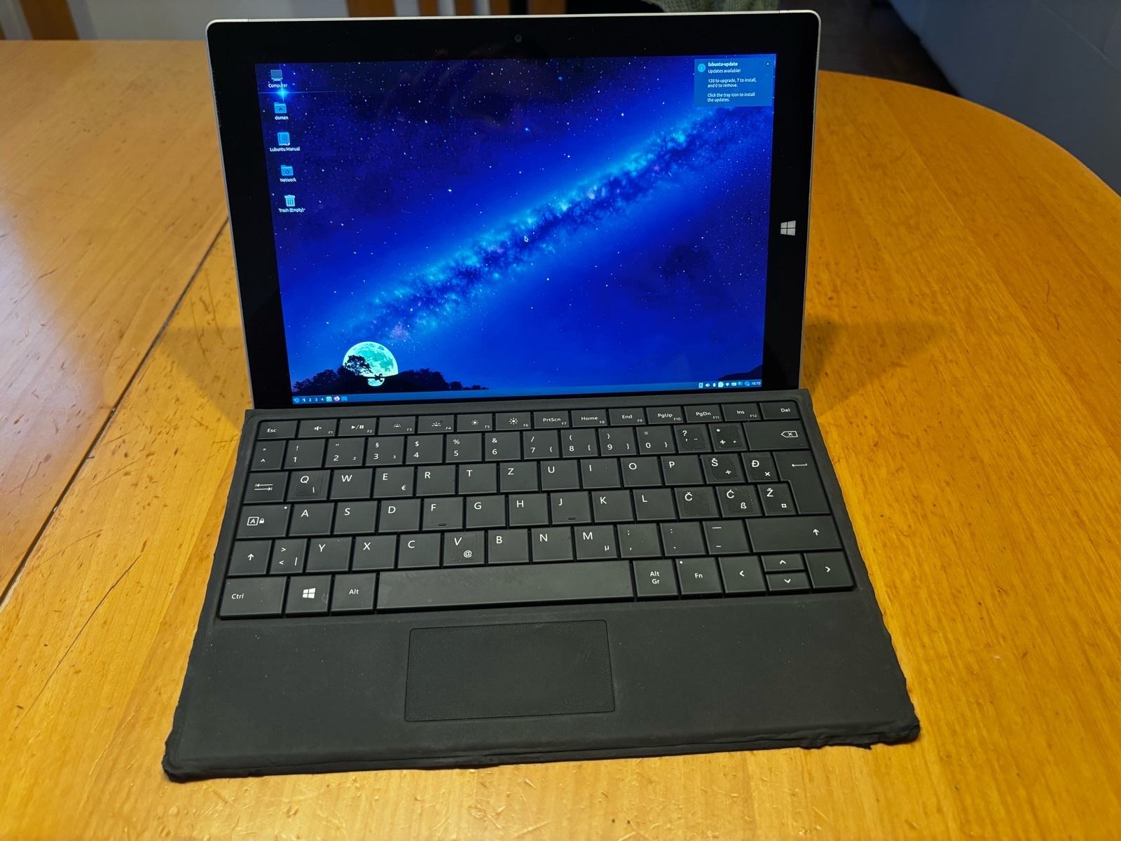 Microsoft Surface 3 RT s tipkovnico