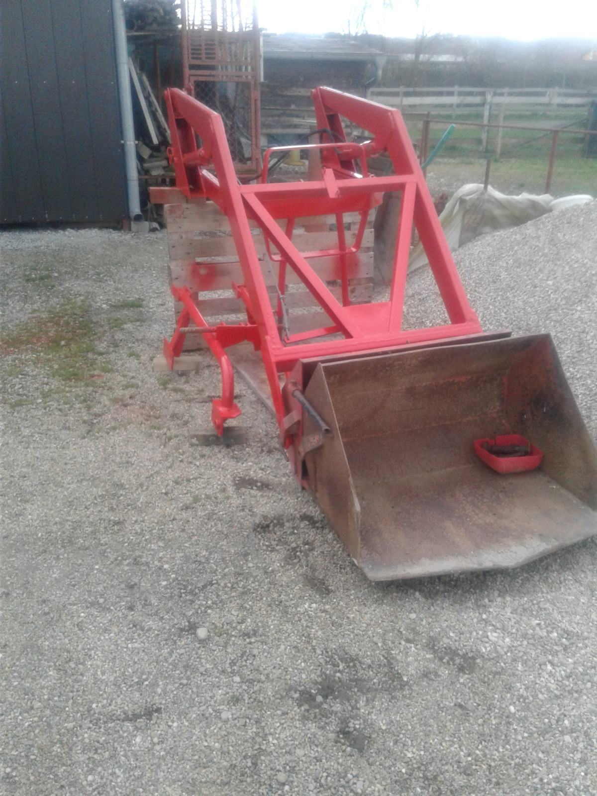 ČELNI NAKLADAČ ZA TRAKTOR