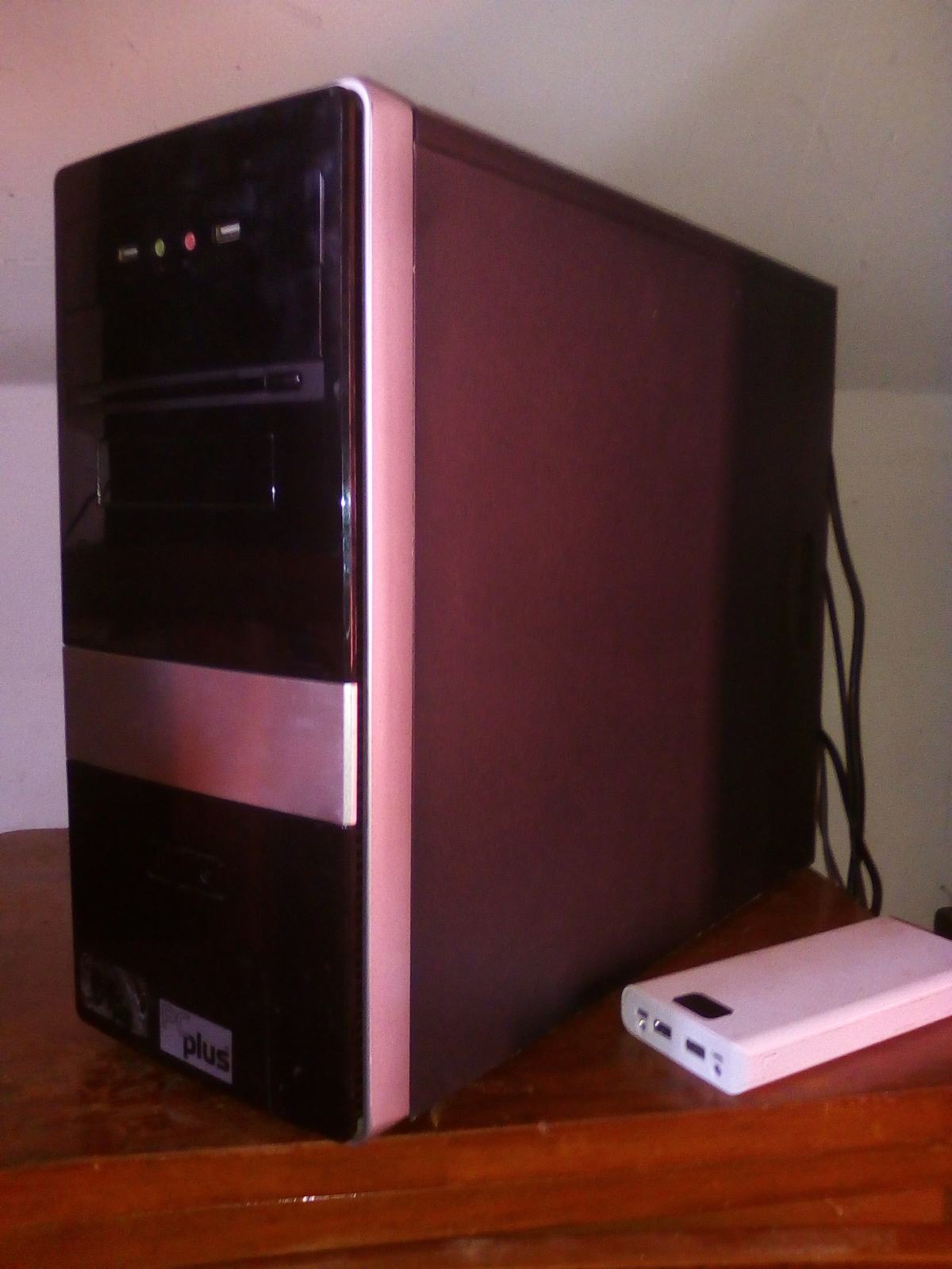 AMD Quad A8 7600, AMD R7 Grafika, 6 GB Ram,1000 GB trdi disk