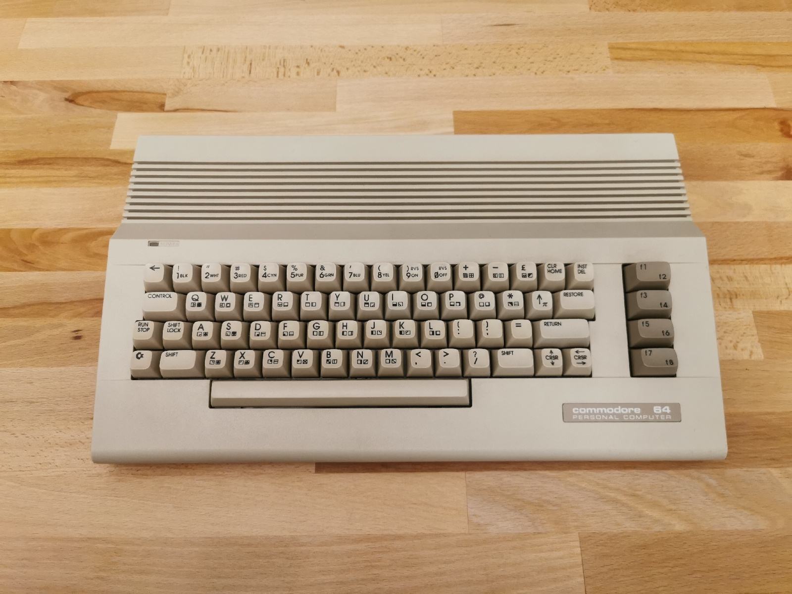 Commodore 64 komplet kot nov