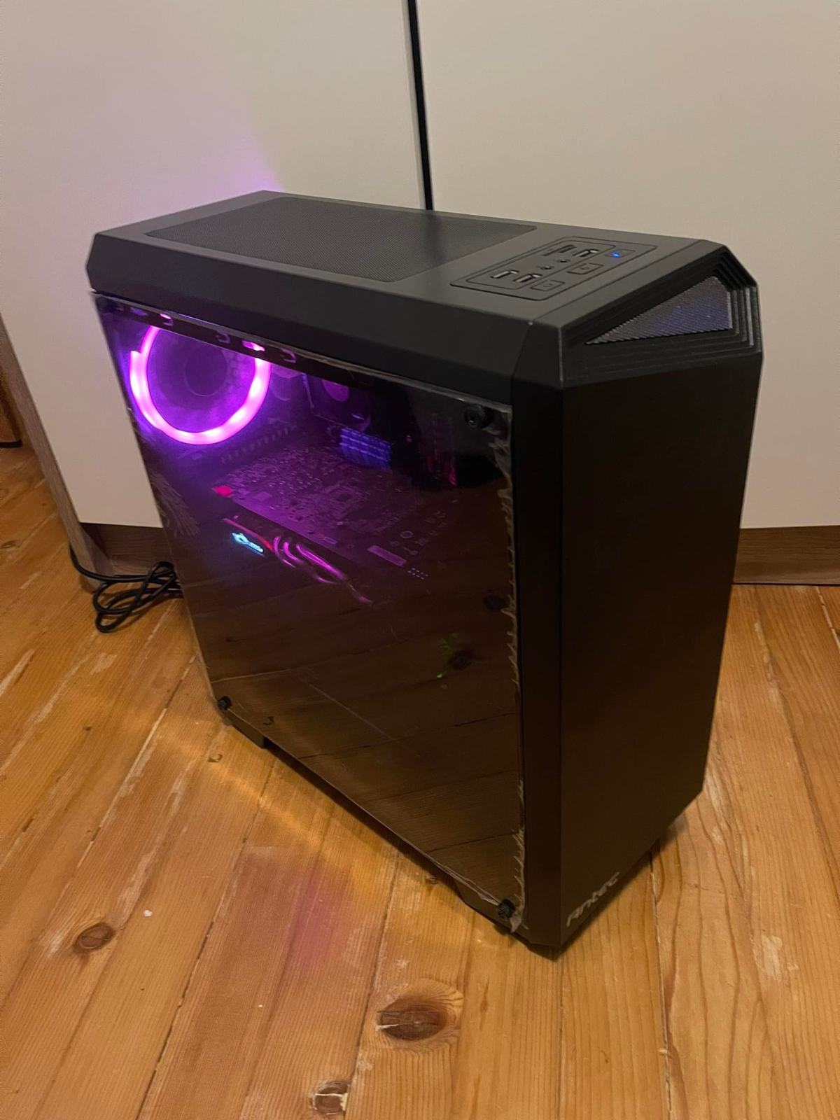 PC RGB FX 8350 8 jeder, 16GB ram, GTX 1060, SSD