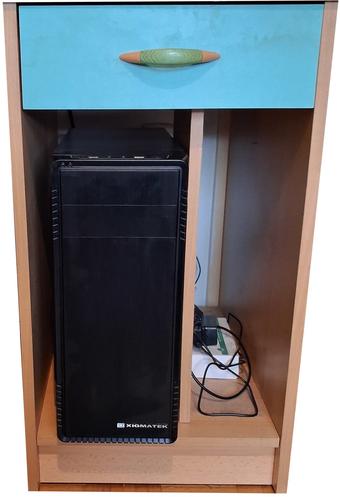 Računalnik Intel i3-6300, 2C/4T, 3.8 GHz, 32 GB RAM, 2 GB grafična