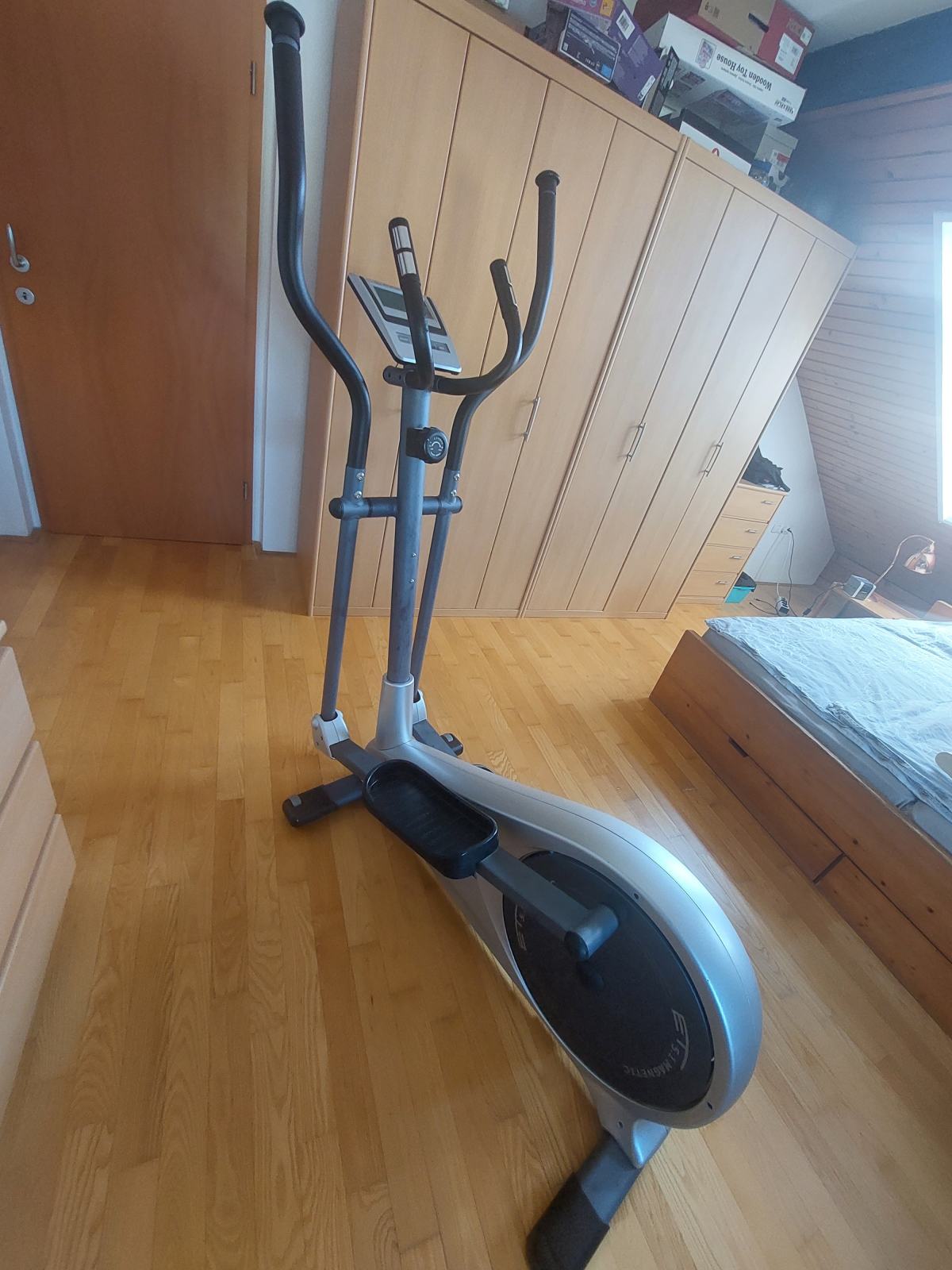 Eliptik / eliptični trenažer / orbitrek