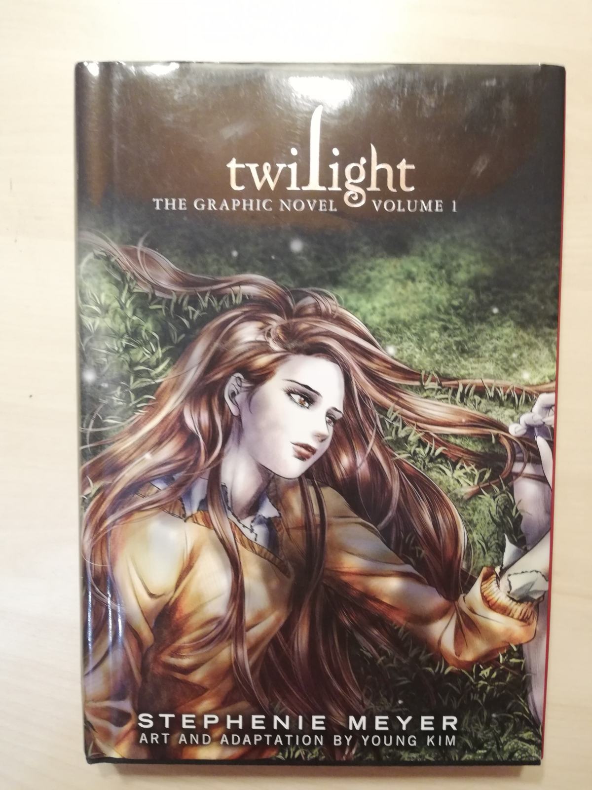 TWILIGHT: THE GRAPHIC NOVEL VOL 1, Stephenie Meyer, Young Kim