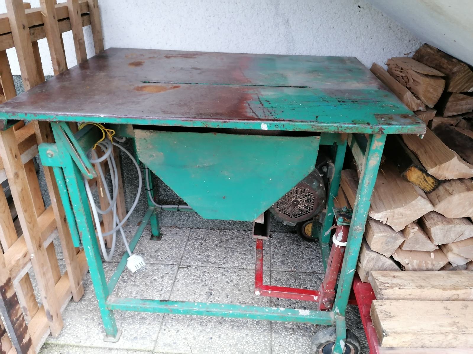 Cirkular, žaganje drv