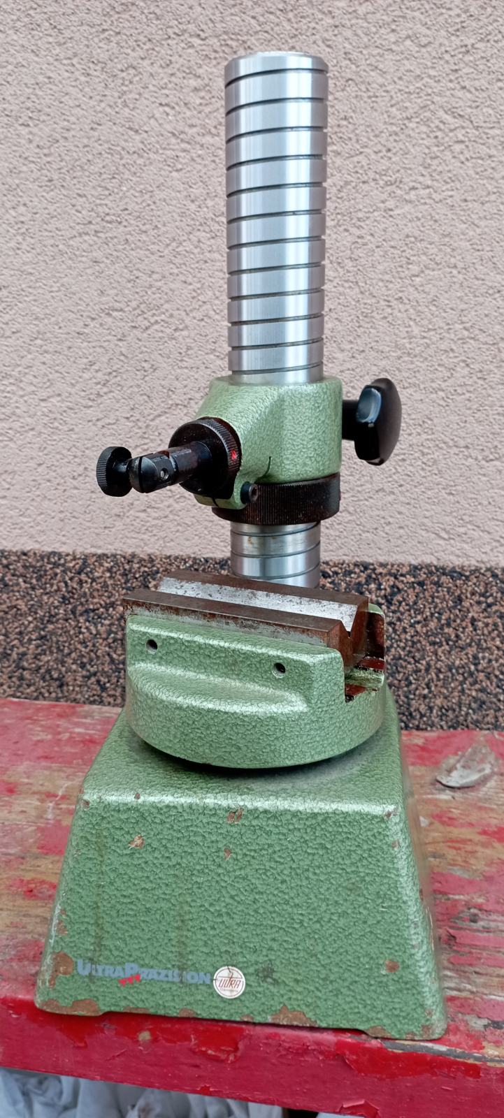 Držalo za merilno urico