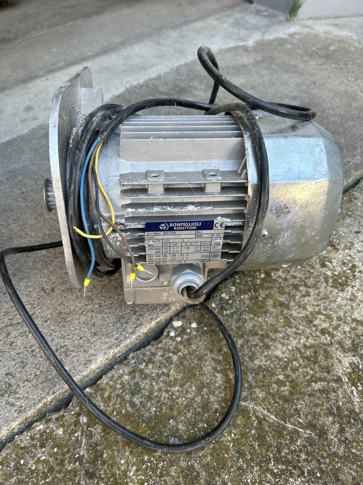 Elektro motor z reduktorjem