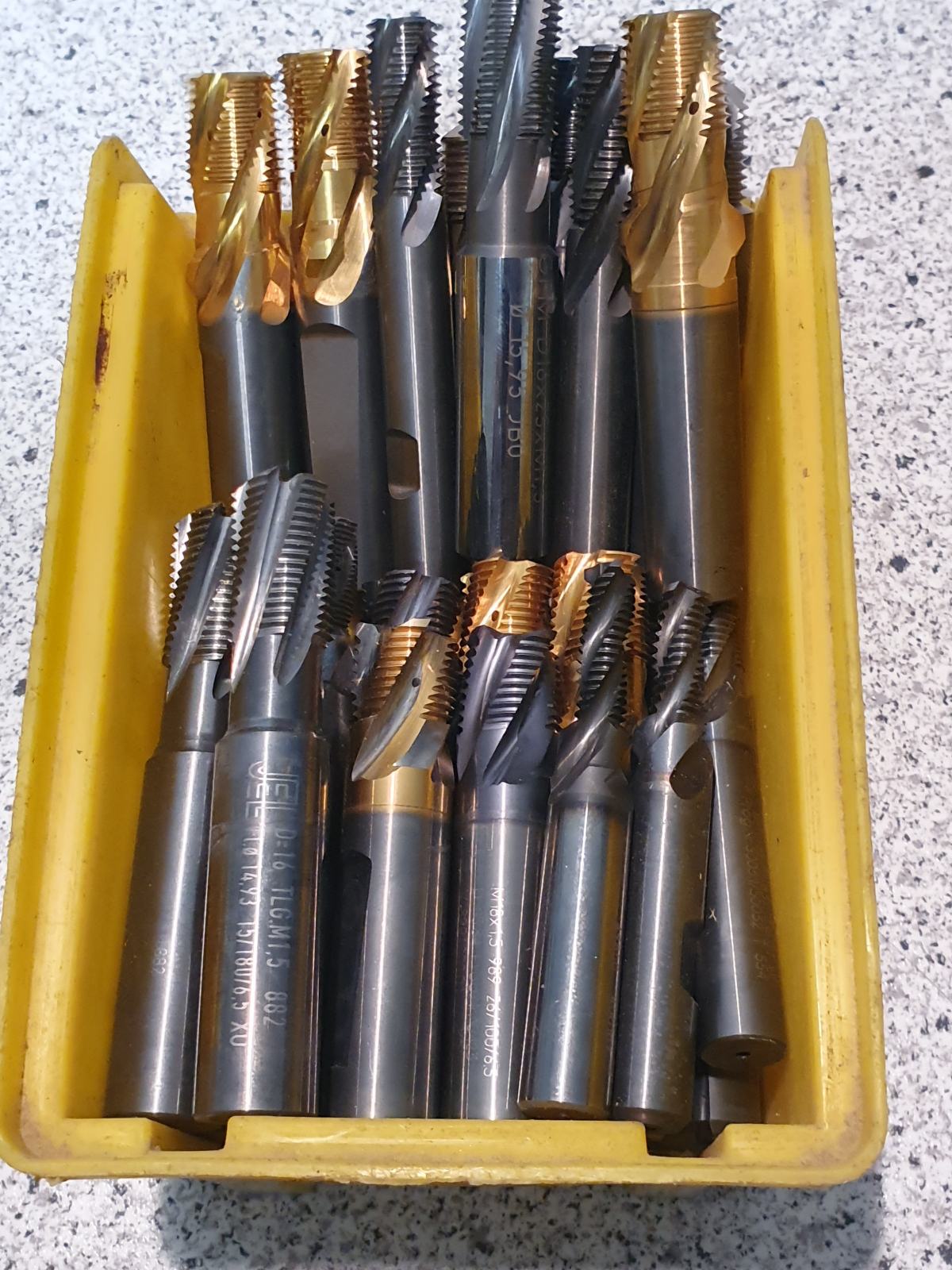 Prodam razna rezilna orodja za obdelavo kovin, rezkarji, svedri...