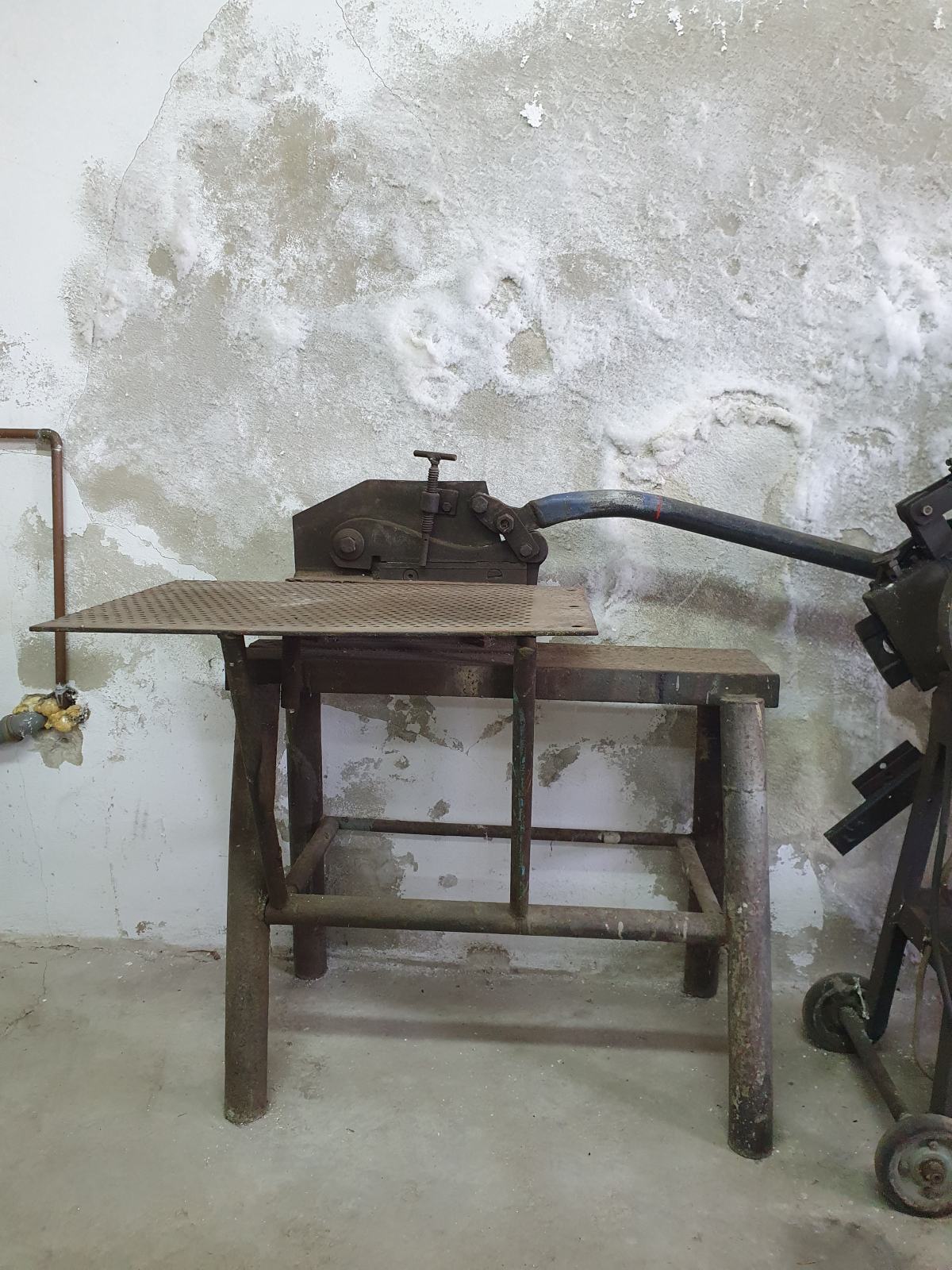 Škarje za rezanje pločevine (guillotine shear)