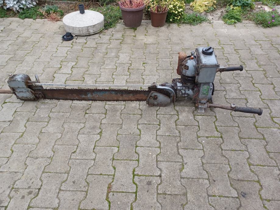 Stihl KS 43. , motorna žaga za dve osebi.