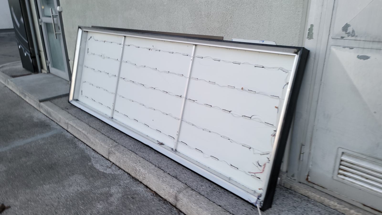 Svetlobna oglasna tabla