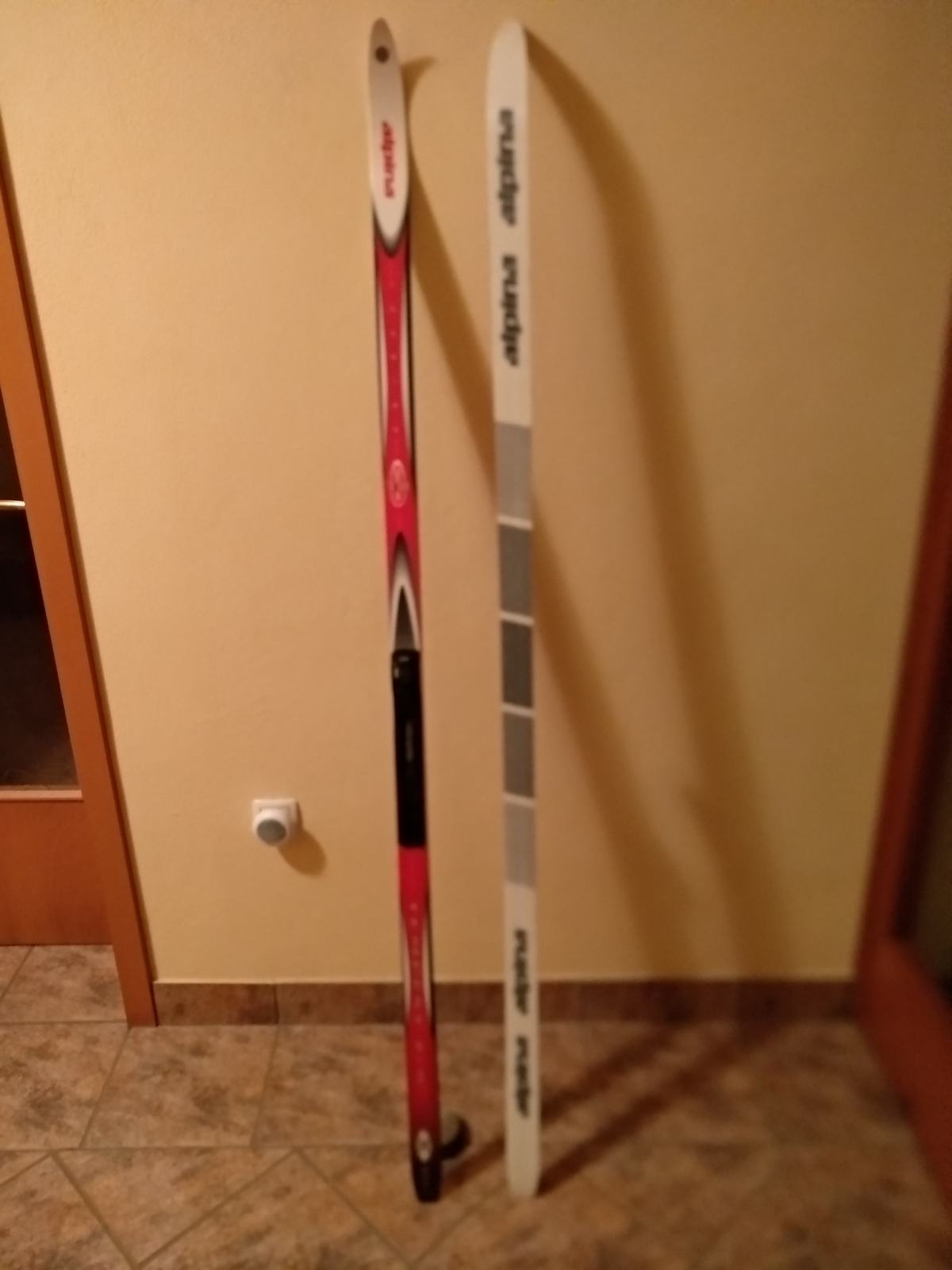 tekaške smuči alpina