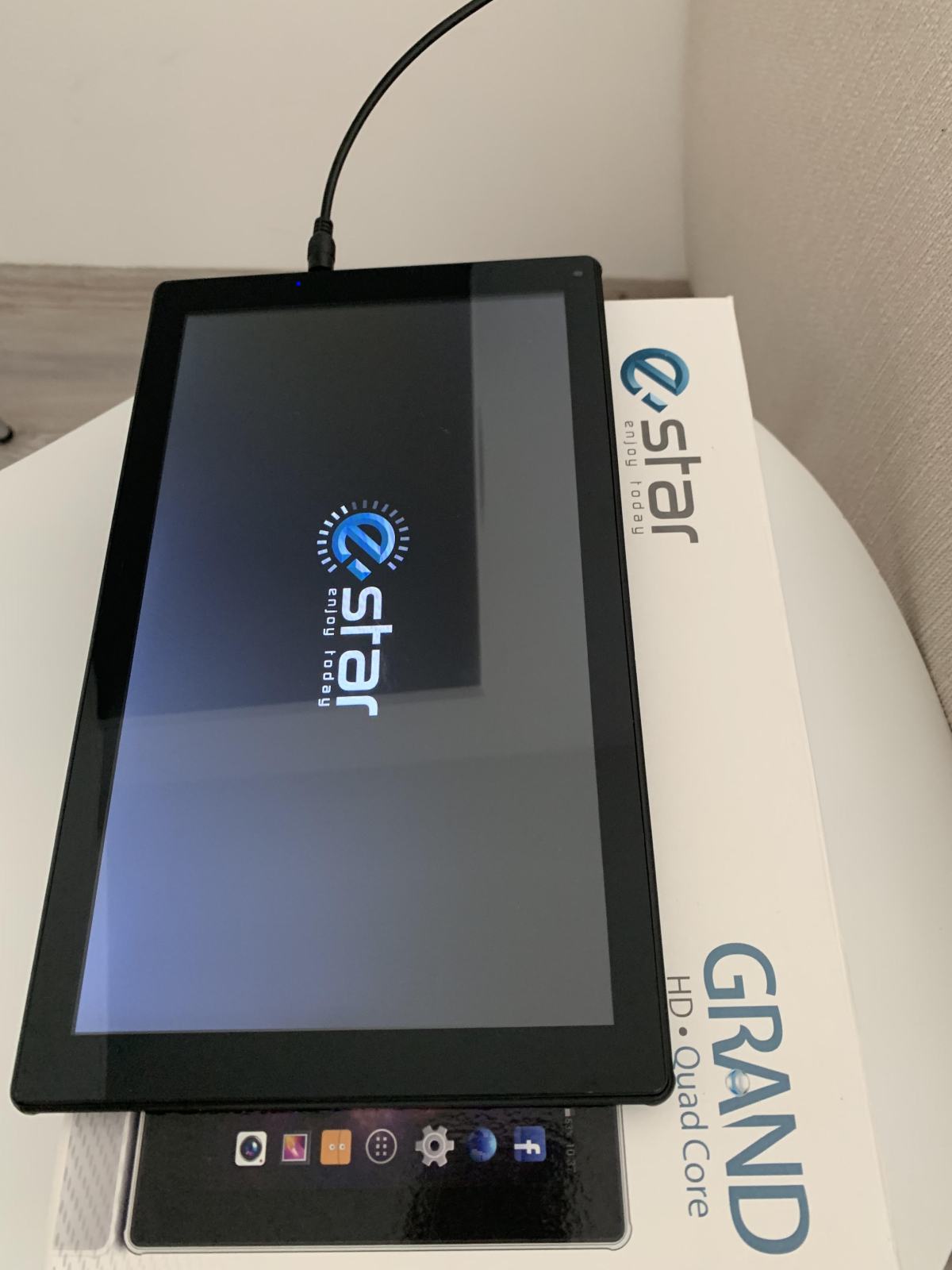 Tablični računalnik eSTAR GRAND HD QUAD CORE 8 GB prodam
