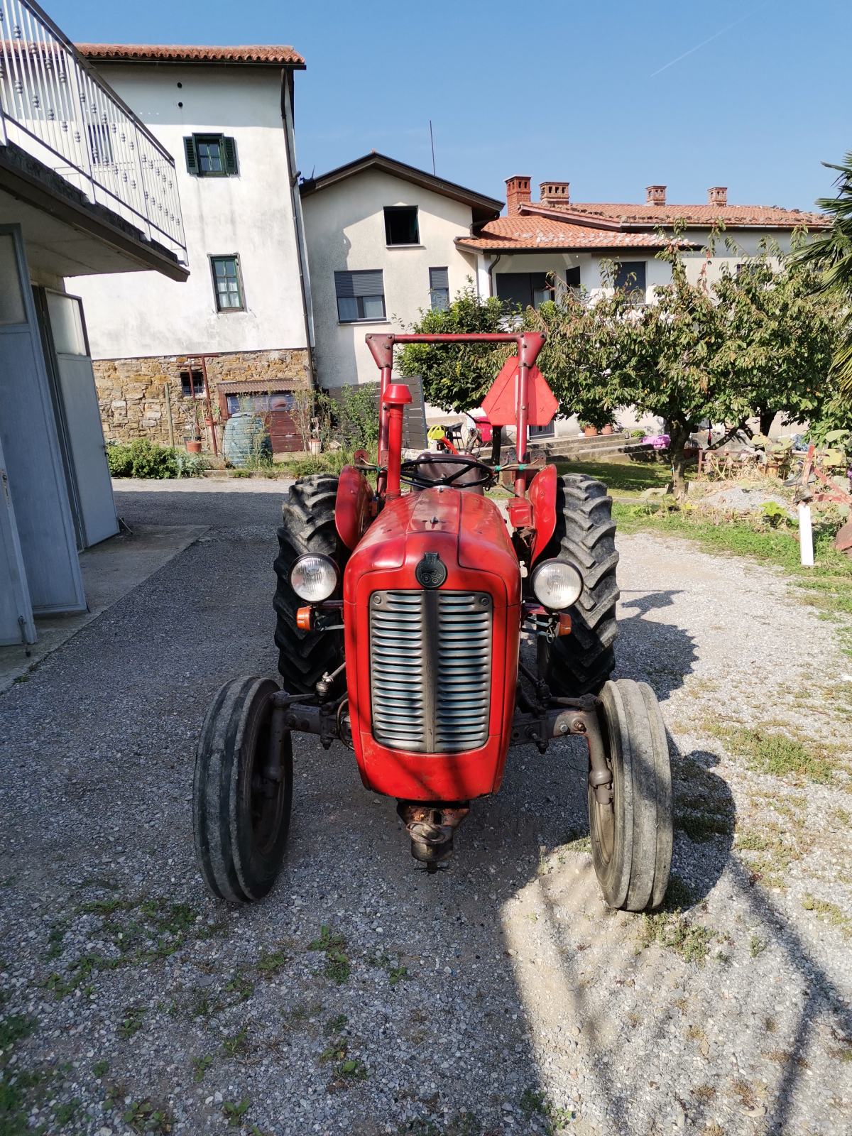 PRODAM TRAKTOR IMT 533 DE LUXE
