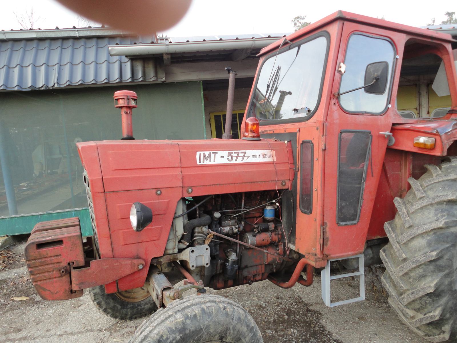 prodam traktor IMT577