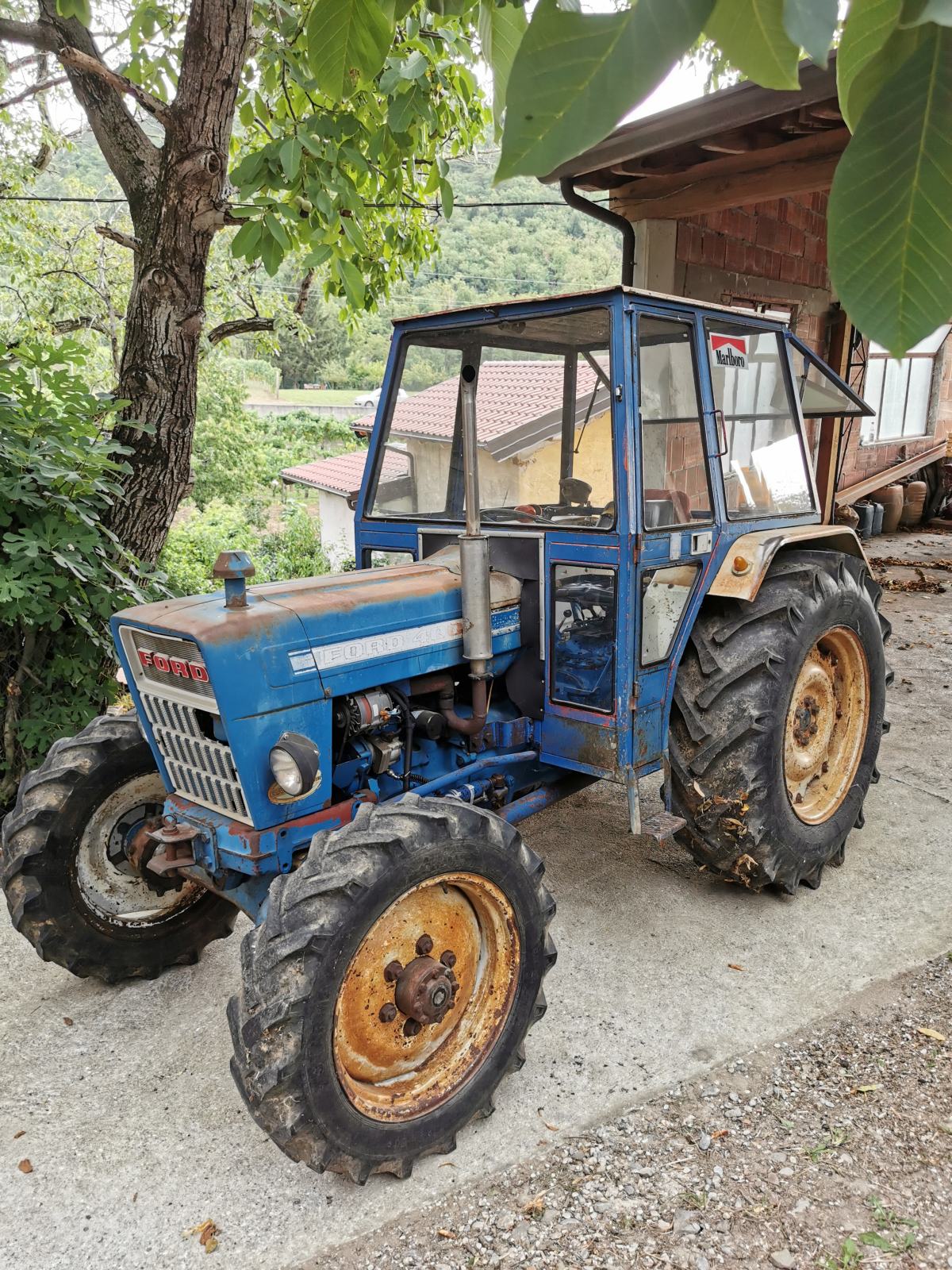 Traktor Ford