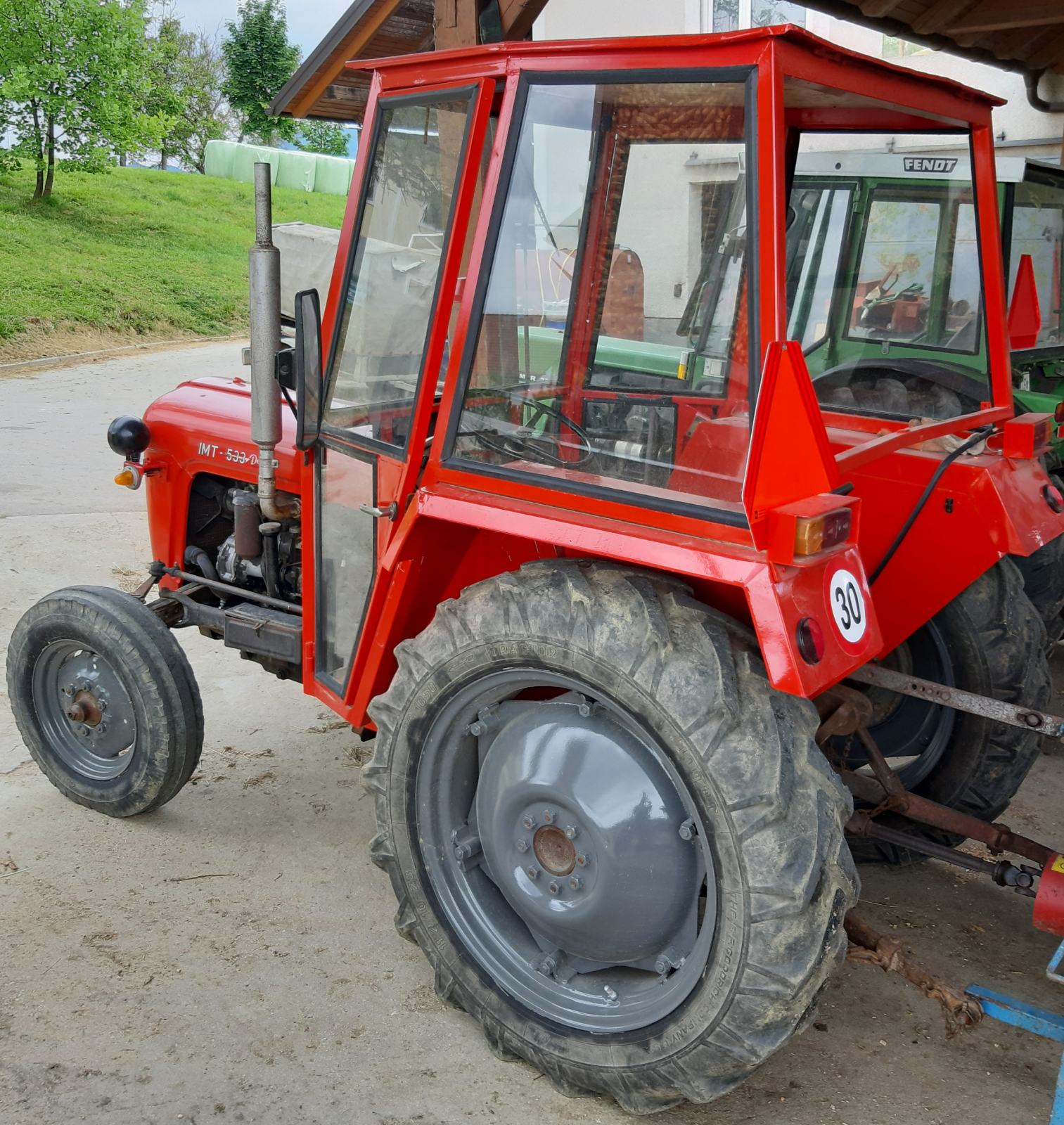 Traktor IMT 533 deluxe