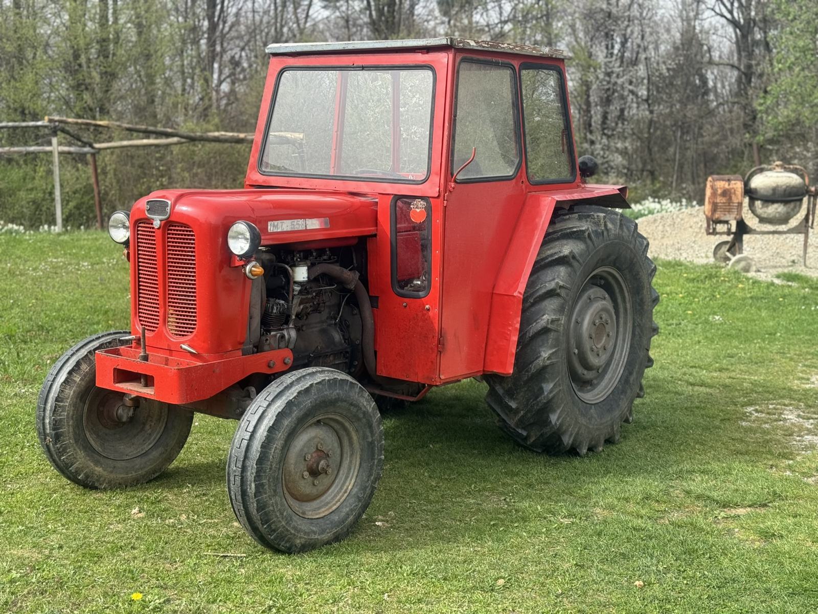 Traktor IMT 558